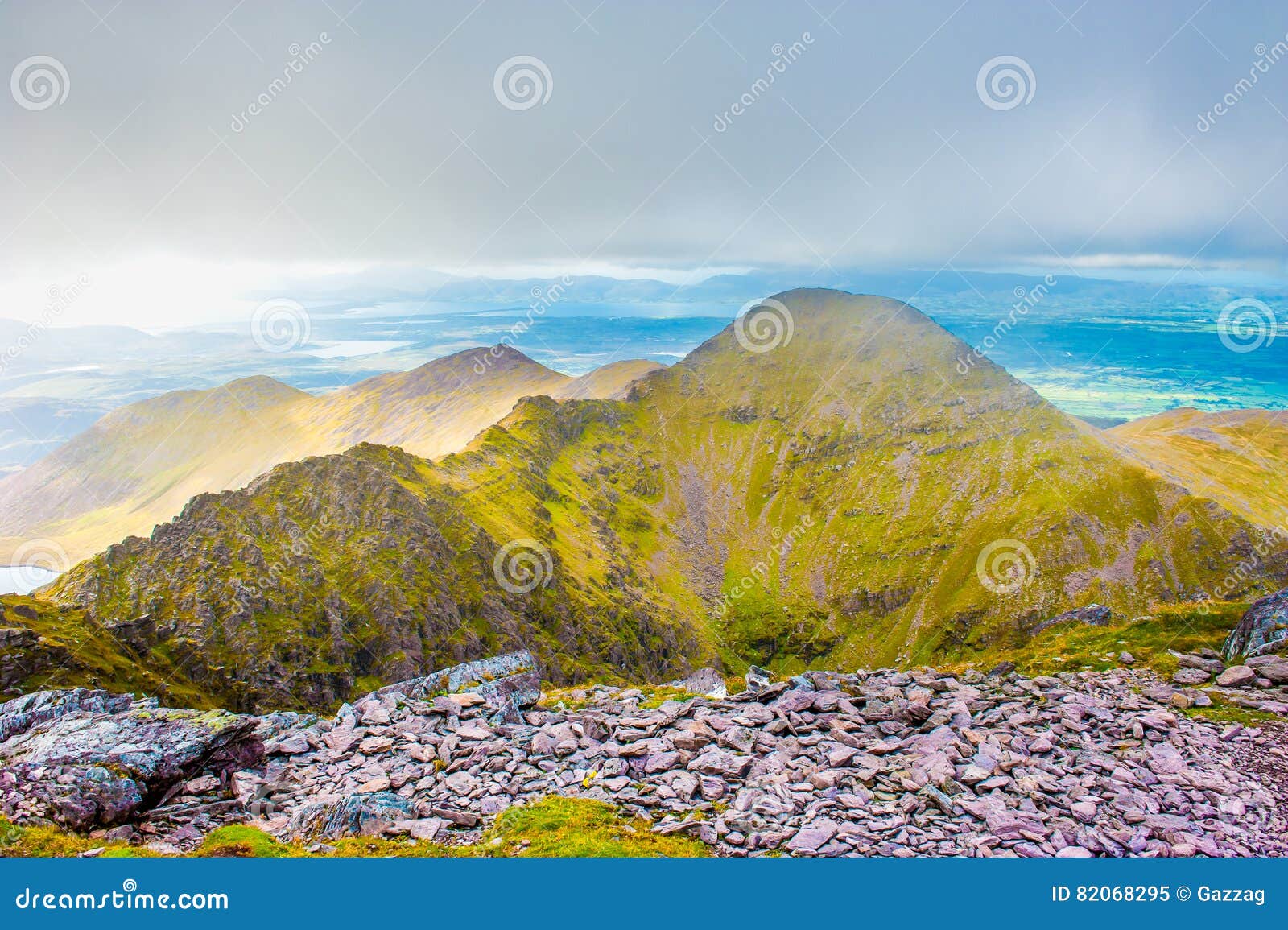 Landscape View of Macgillycuddy`s Reeks Stock Image - Image of autumn ...