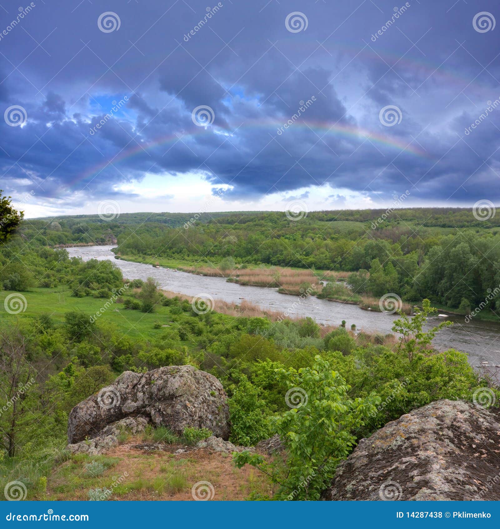 Landschap Met Rots En Rivier Stock Foto - Image of toneel, heuvel: 14287438