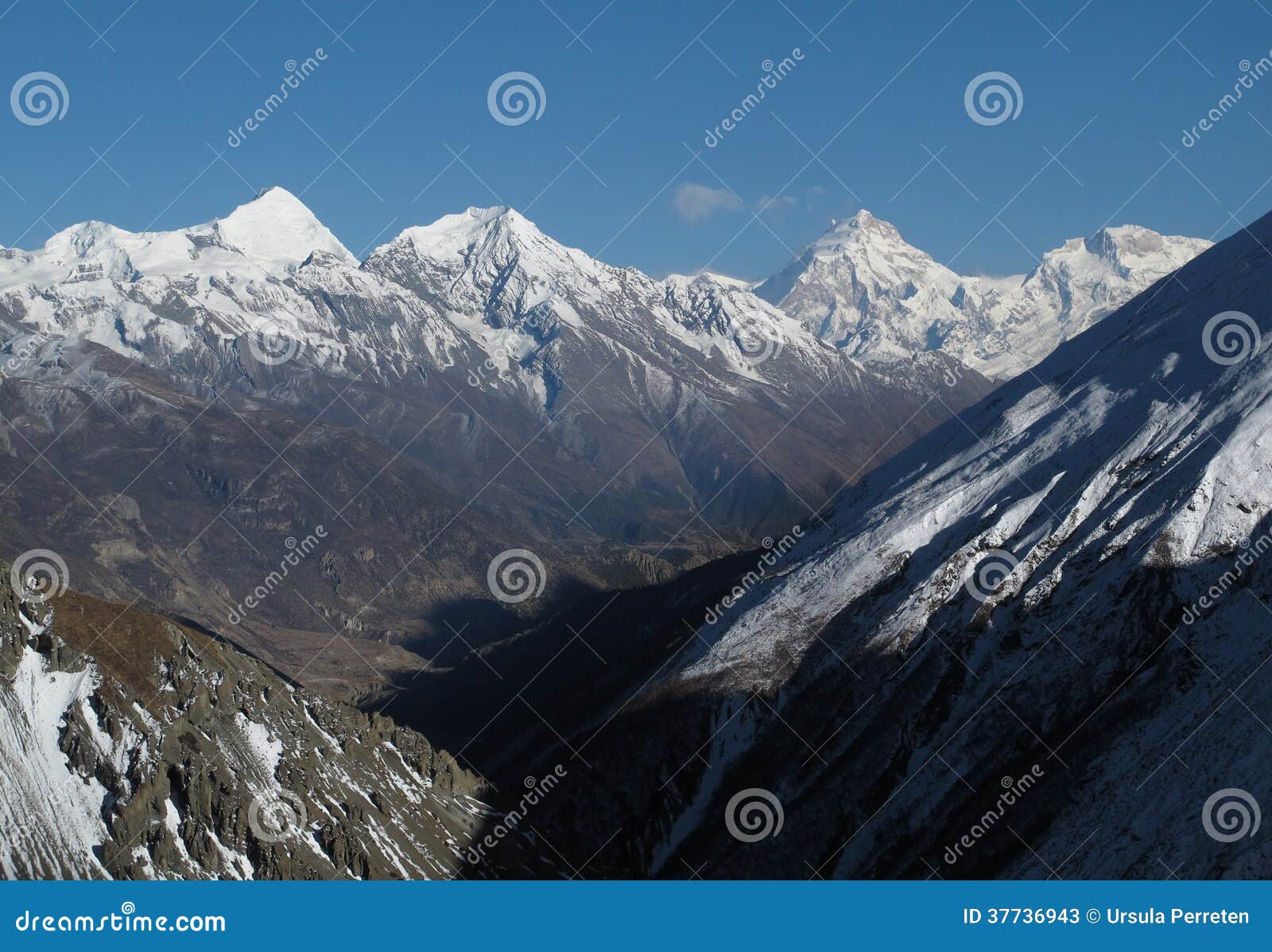 Landschap Op De Manier Aan Tilicho-Meer Stock Afbeelding - Image of ...