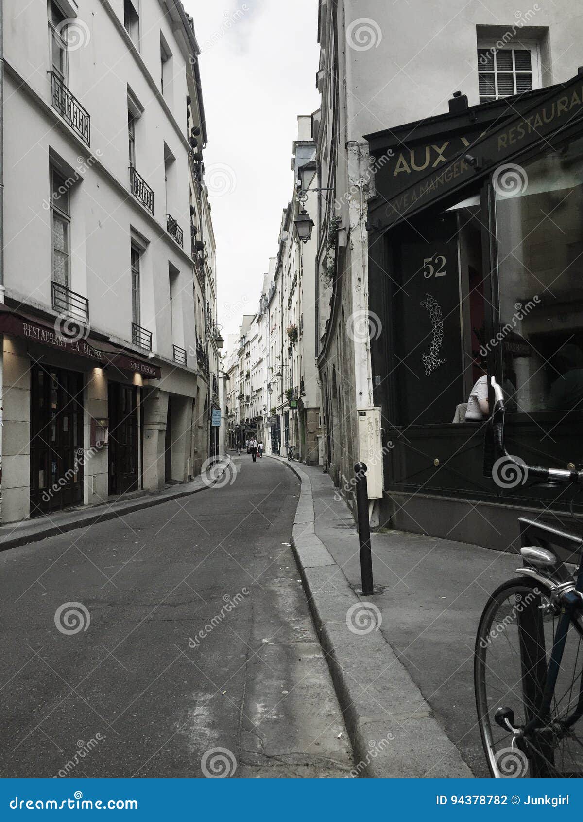 A Quiet Narrow Laneway in Paris Editorial Photography - Image of living ...