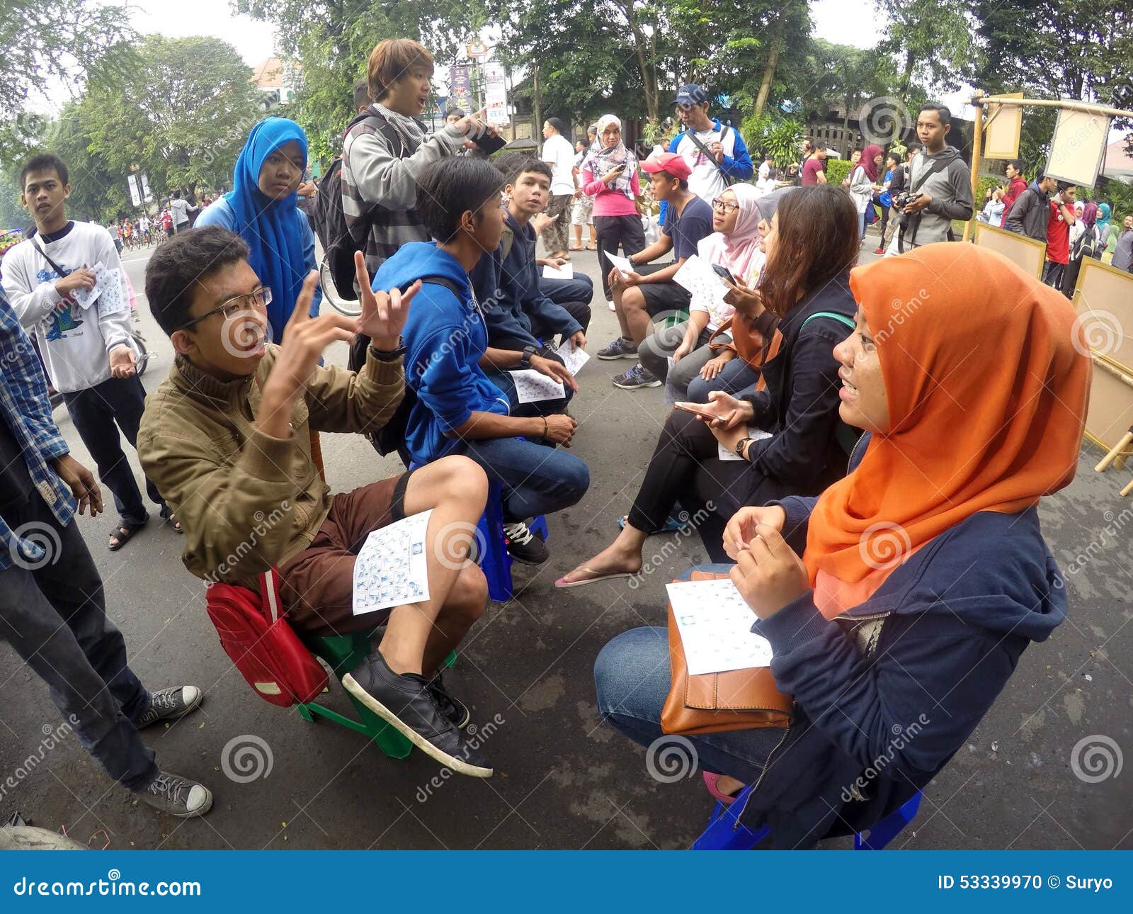 Langage de signe sourd image éditorial. Image du signe - 53339970