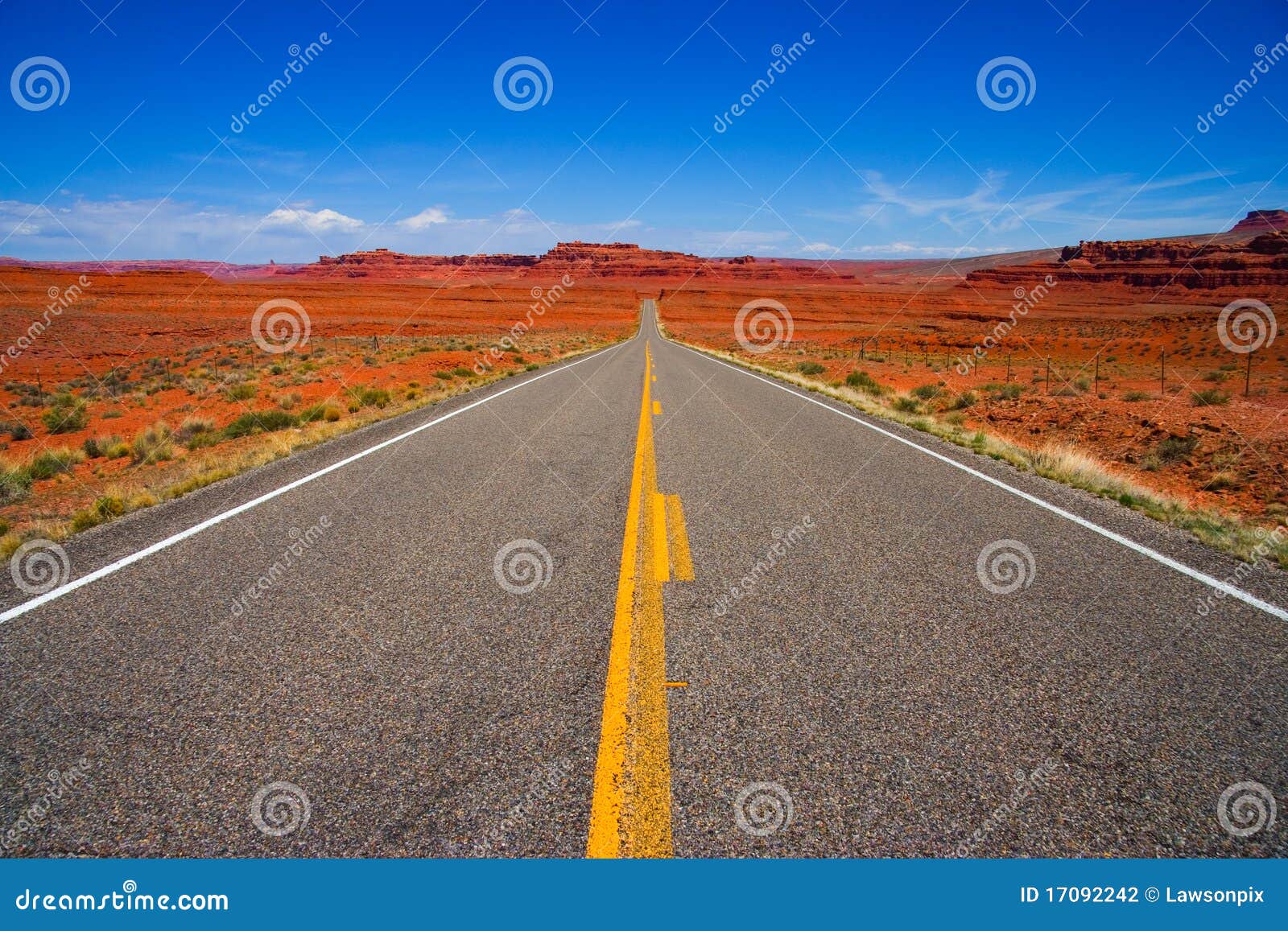 Lange Rechte Weg stock foto. Image of zwart, afstand - 17092242