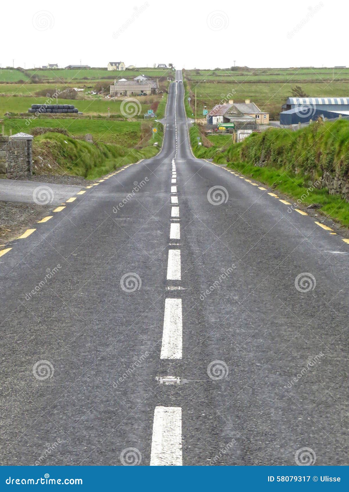 Lange straat stock afbeelding. Image of bewolkt, wolk - 58079317