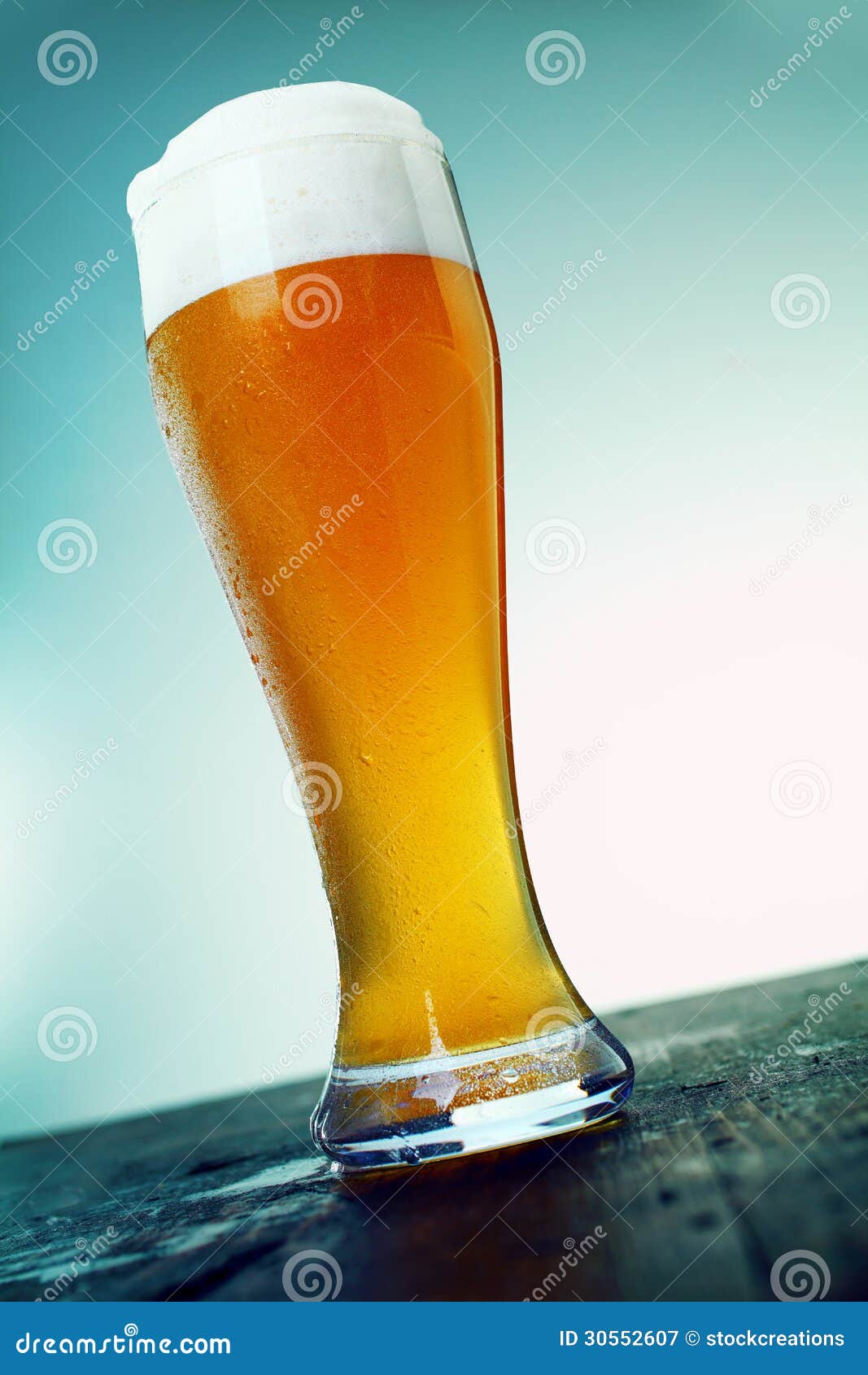 Langes Kaltes Halbes Liter Bier Stockbild - Bild von nacht, getränk ...