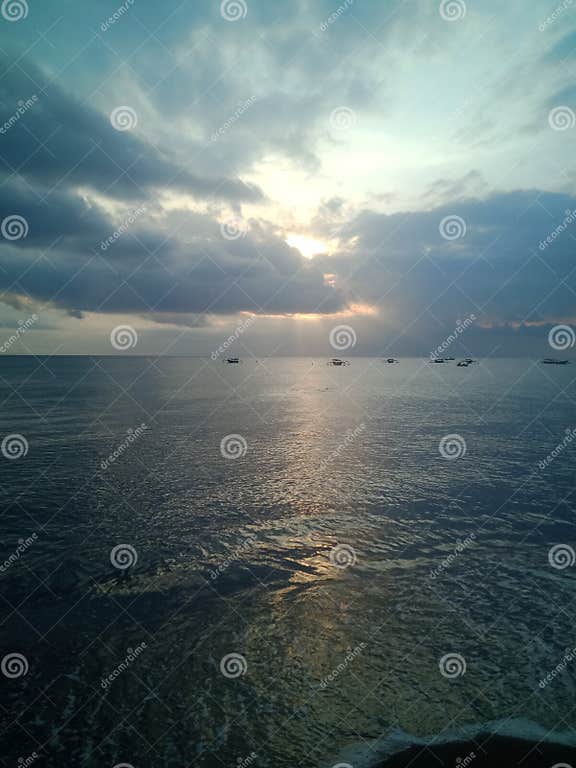 Langit senja sore stock image. Image of sore, laut, senja - 258748509