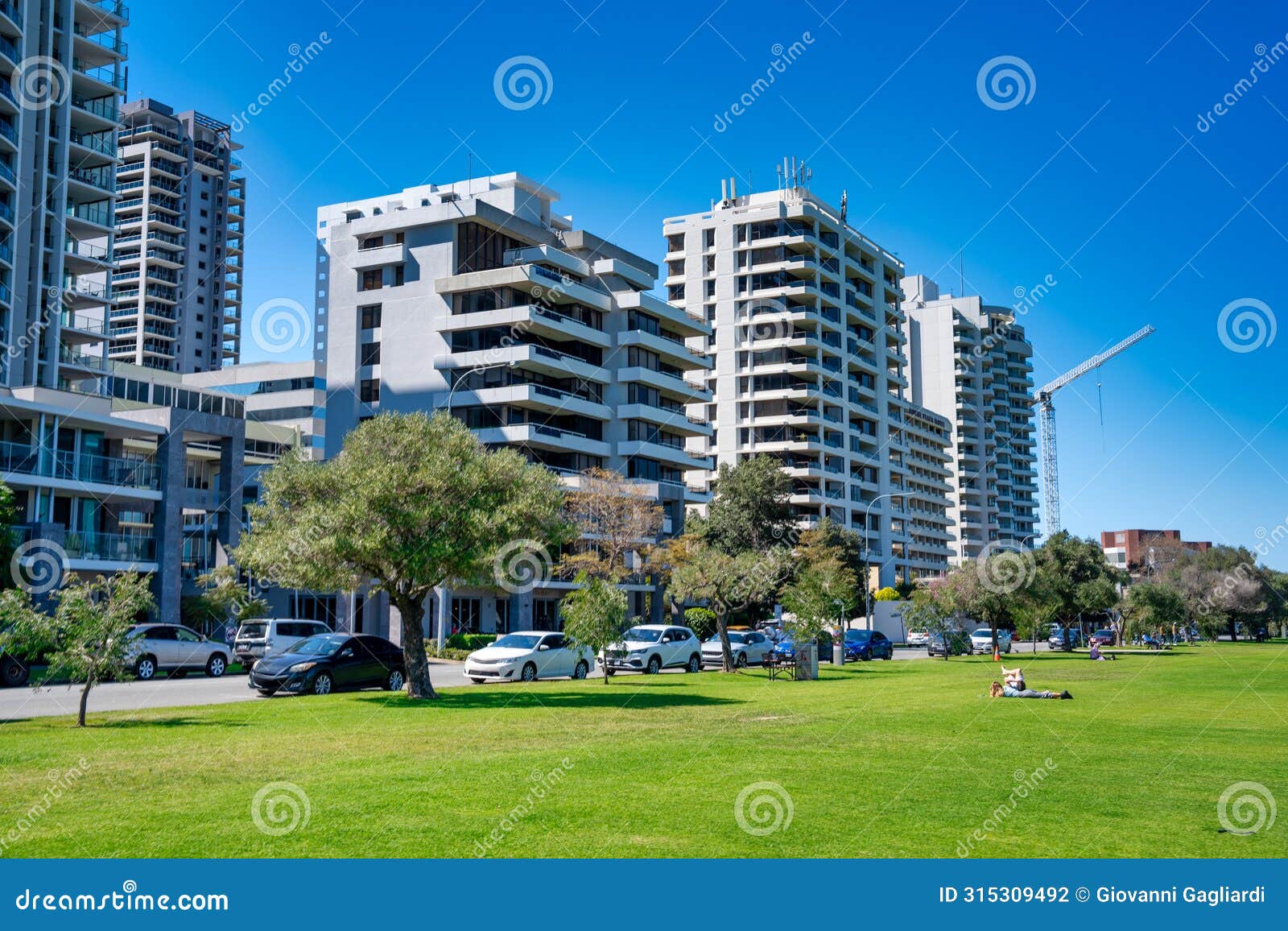 Langley Park and Perth Skyline on a Beautiful Sunny Day Stock Photo ...