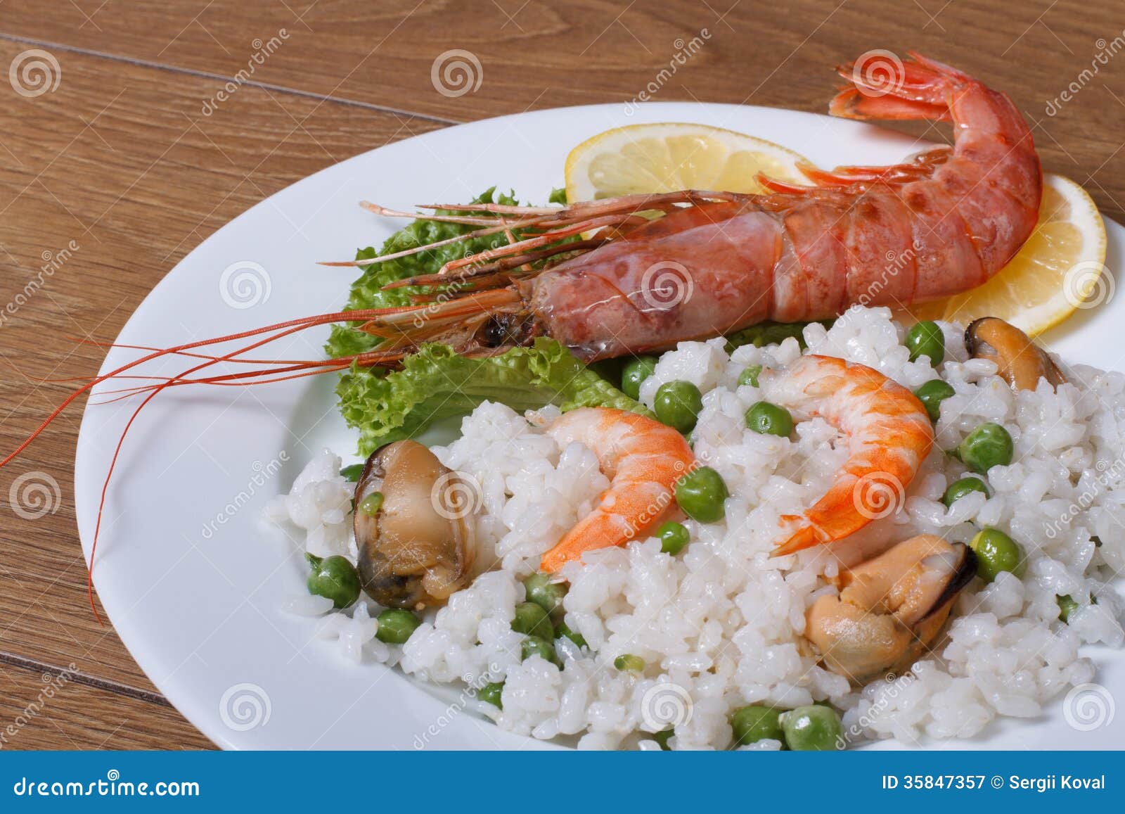 Langoest, Garnalen, Mosselen Met Rijst Stock Afbeelding - Image of ...