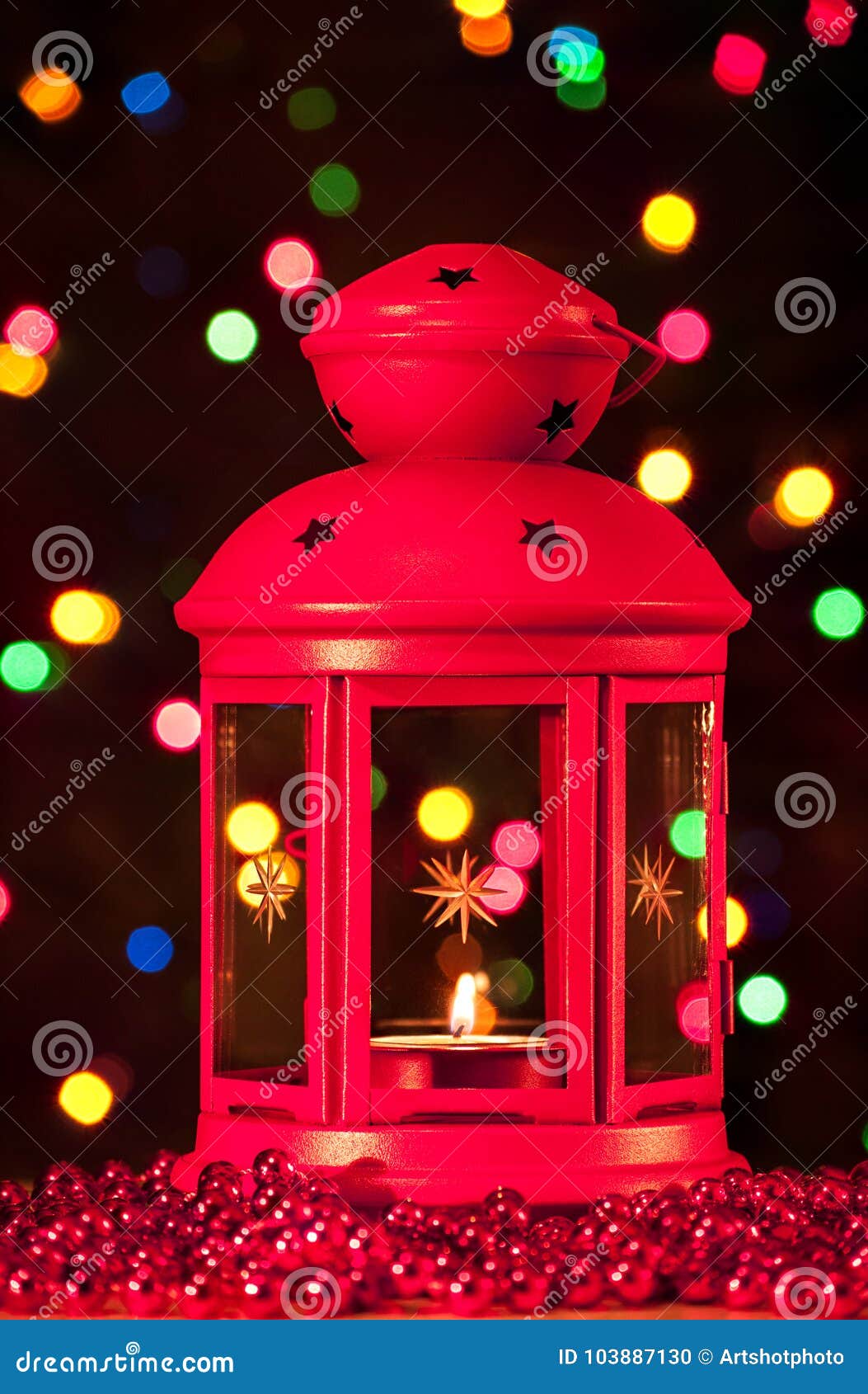 Lanterne rouge photo stock. Image du foncé, atmosphère - 103887130