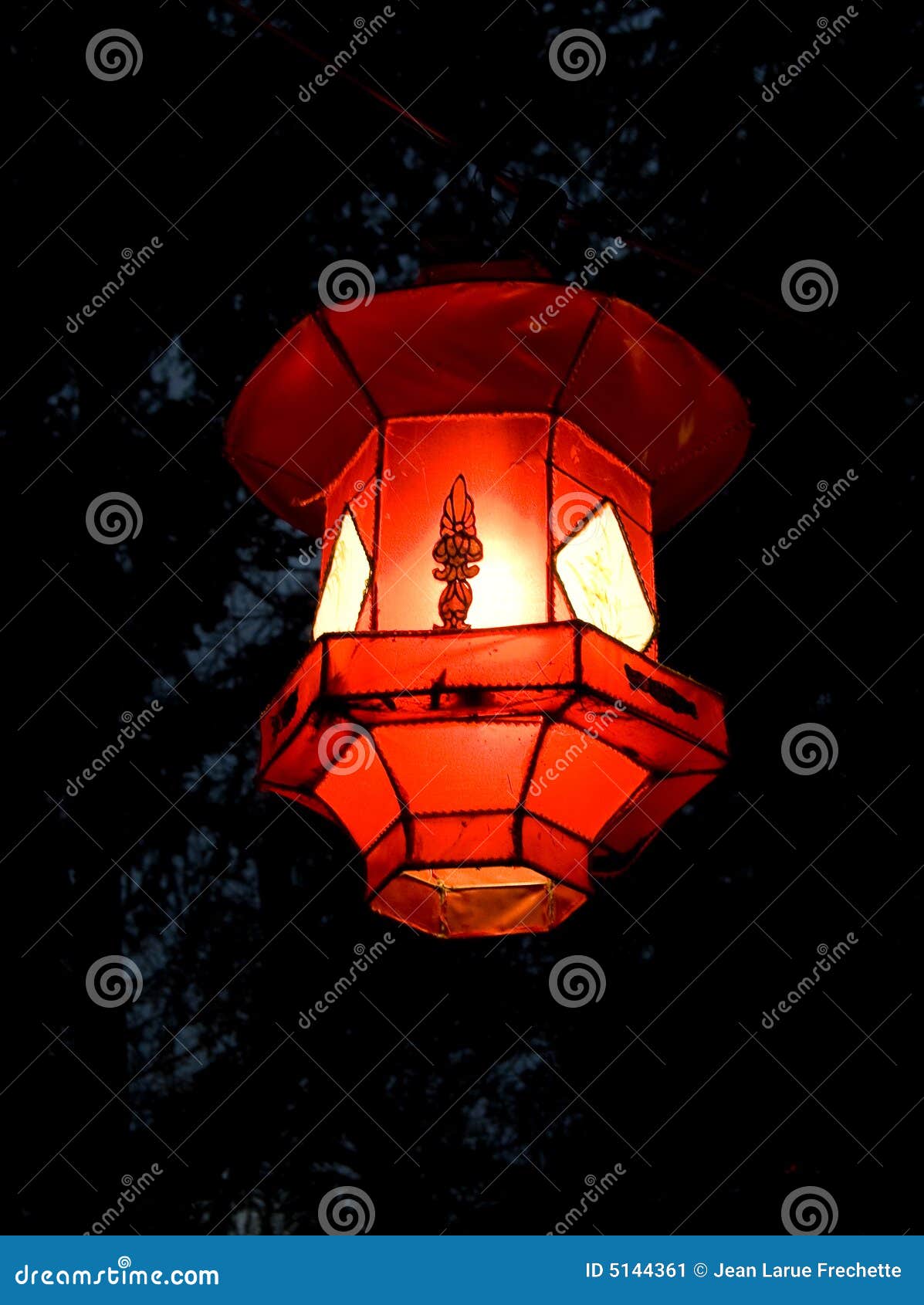 Lanterne rouge image stock. Image du asiatique, foncé - 5144361