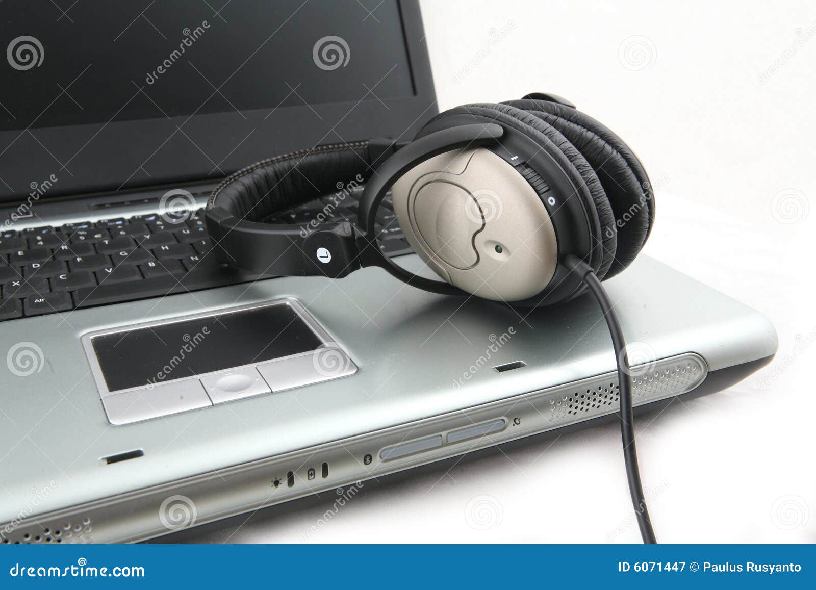 Laptop and headphone stock image. Image of sound, contact - 6071447