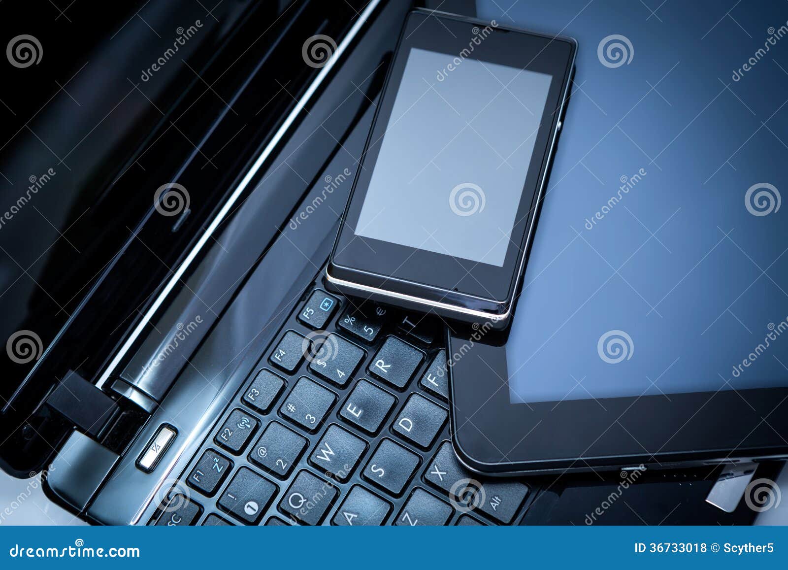 Laptop, Tablet-PC U. Smart-Telefon Stockfoto - Bild von weltweit, mode ...