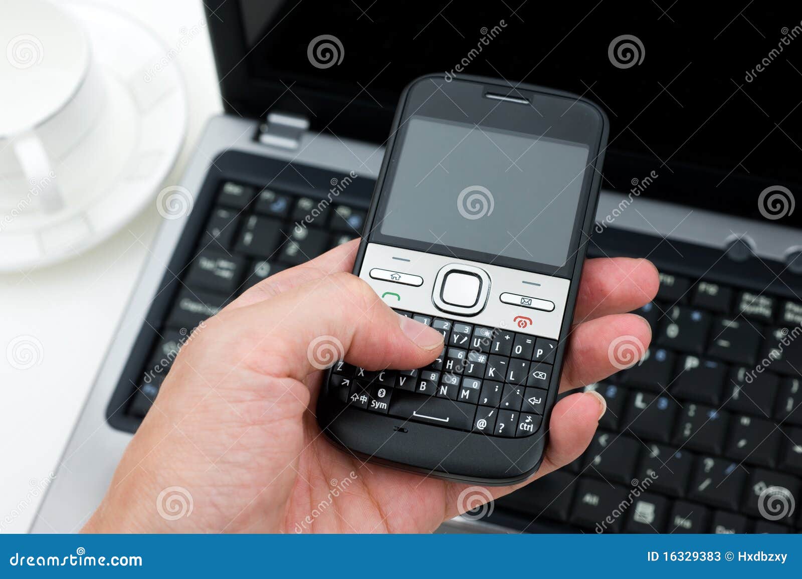 Laptop und Handy stockbild. Bild von eingebürgert, horizontal - 16329383