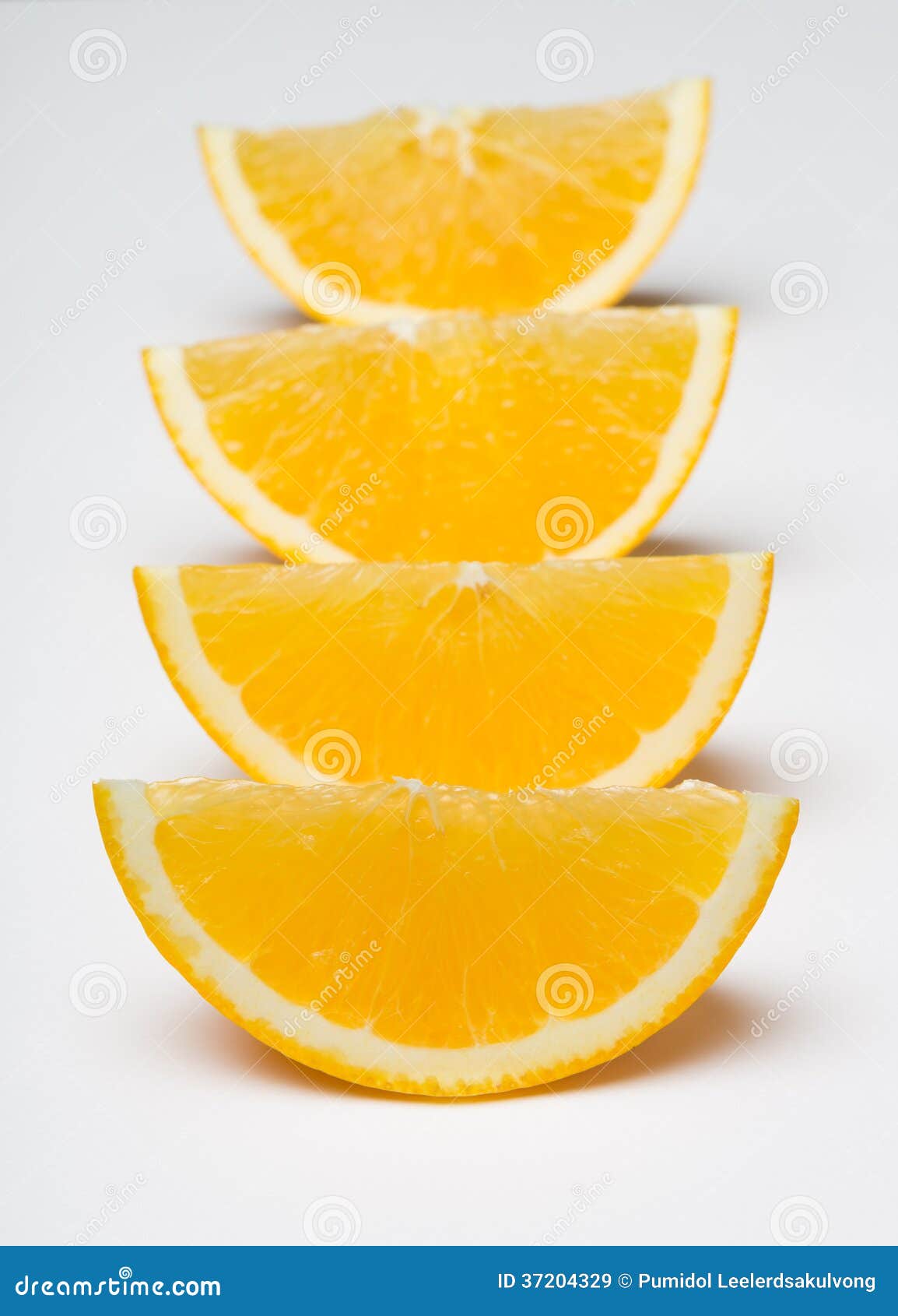 Laranja cortada imagem de stock. Imagem de redondo, arranjado - 37204329