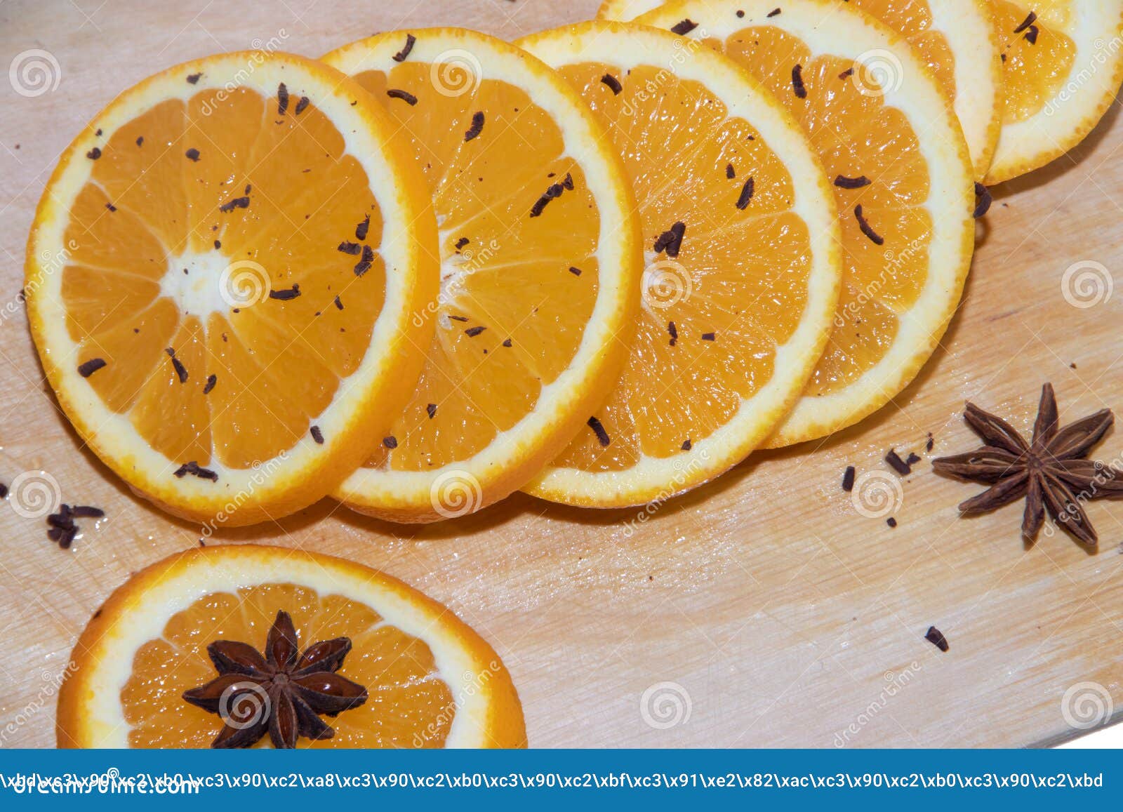 Laranja Cortada Em Uma Placa Isolada No Fundo Branco Foto de Stock ...