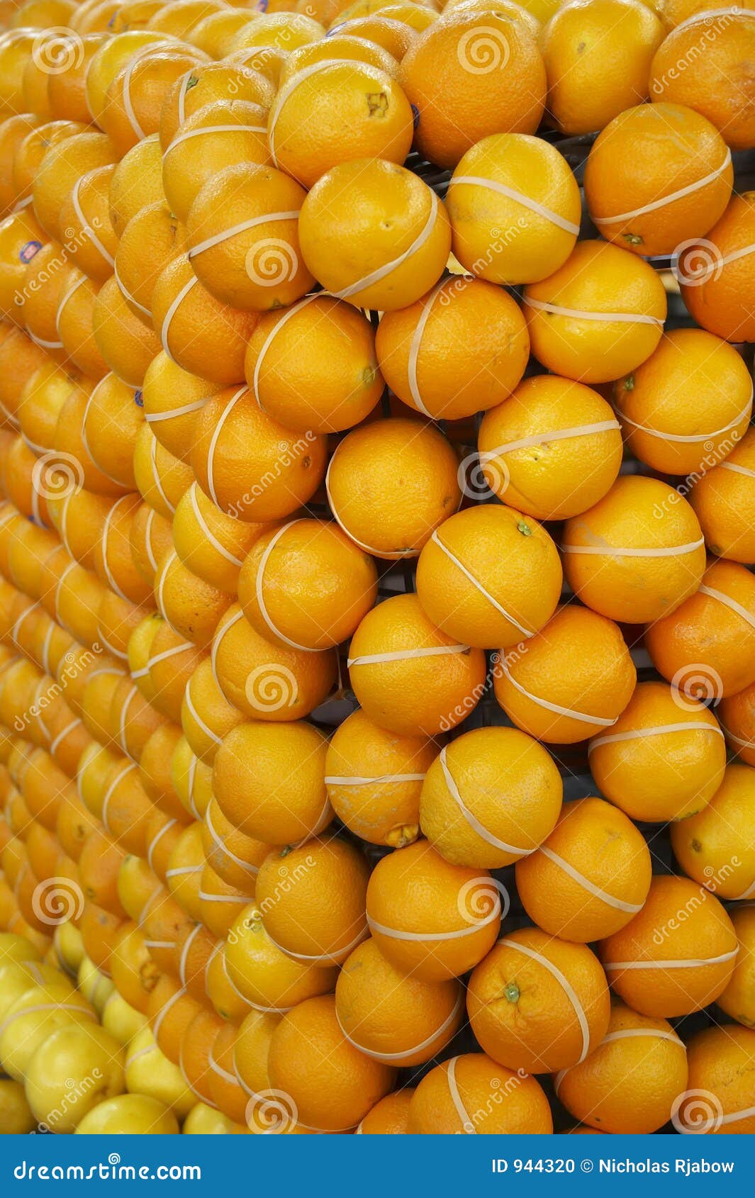 Laranjas foto de stock. Imagem de gravado, amarelo, fruta - 944320