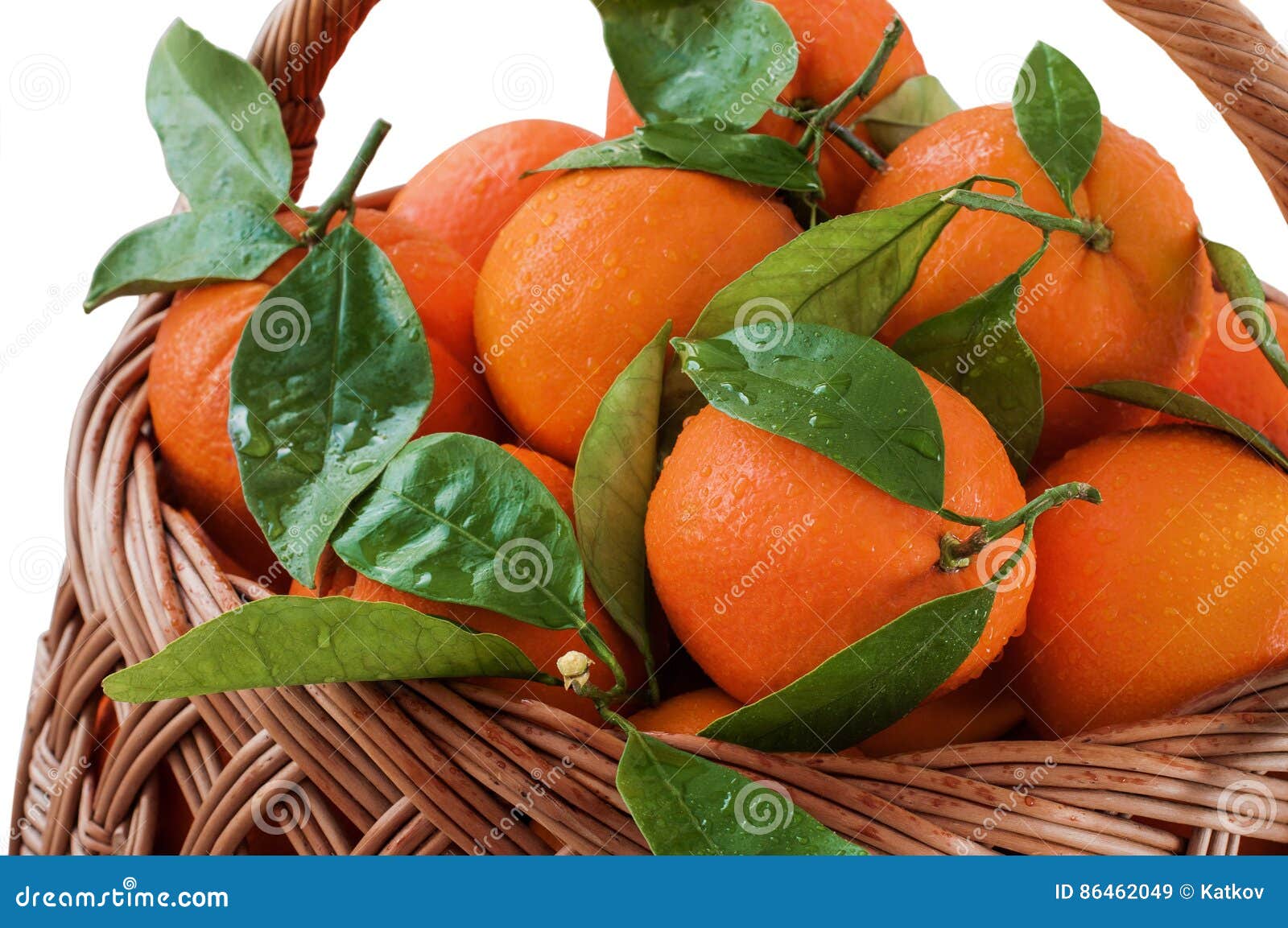 Laranjas Frescas Na Cesta Com Folhas Imagem de Stock - Imagem de ...