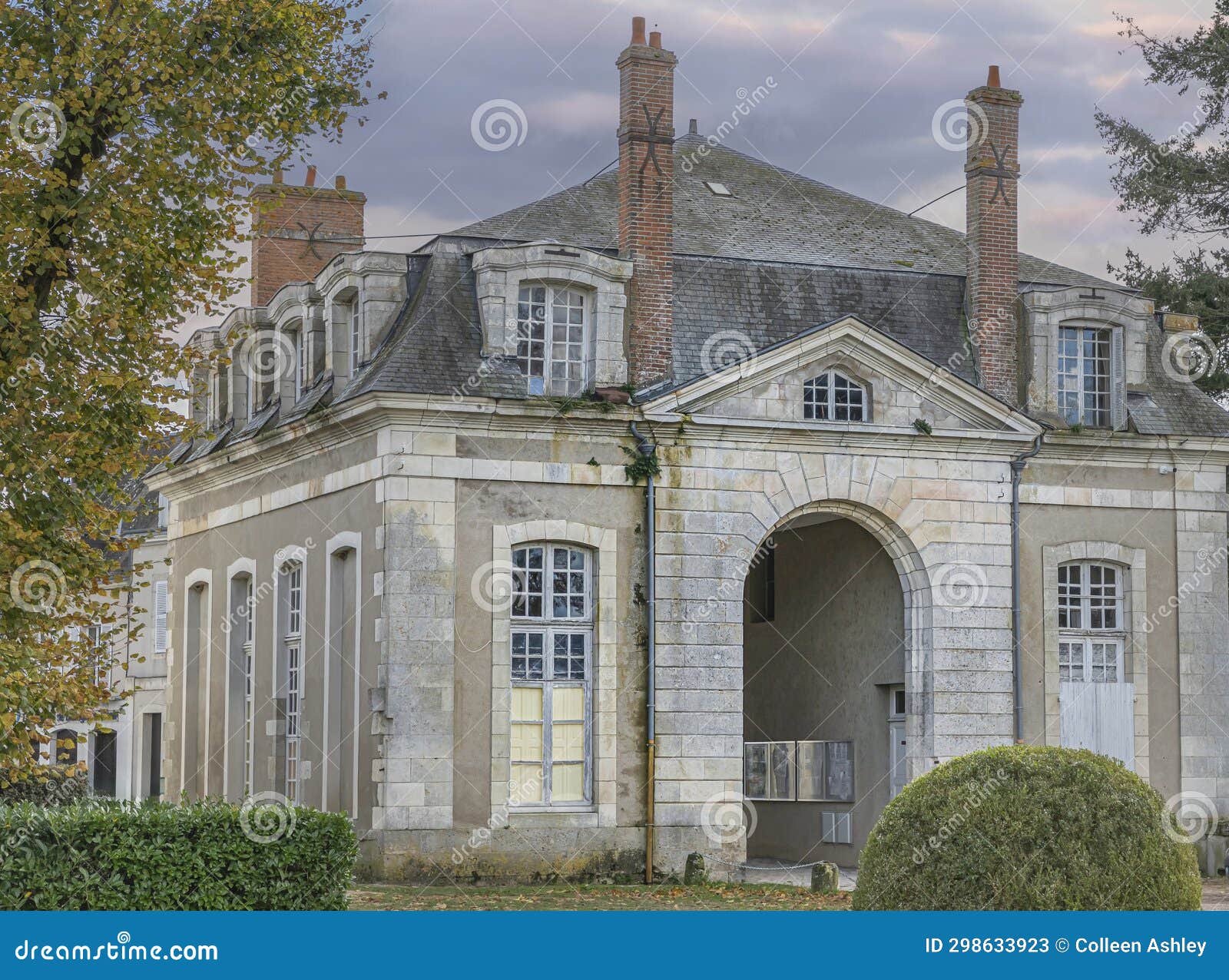 Large Ancient House with Archway through the Middle Editorial Stock ...