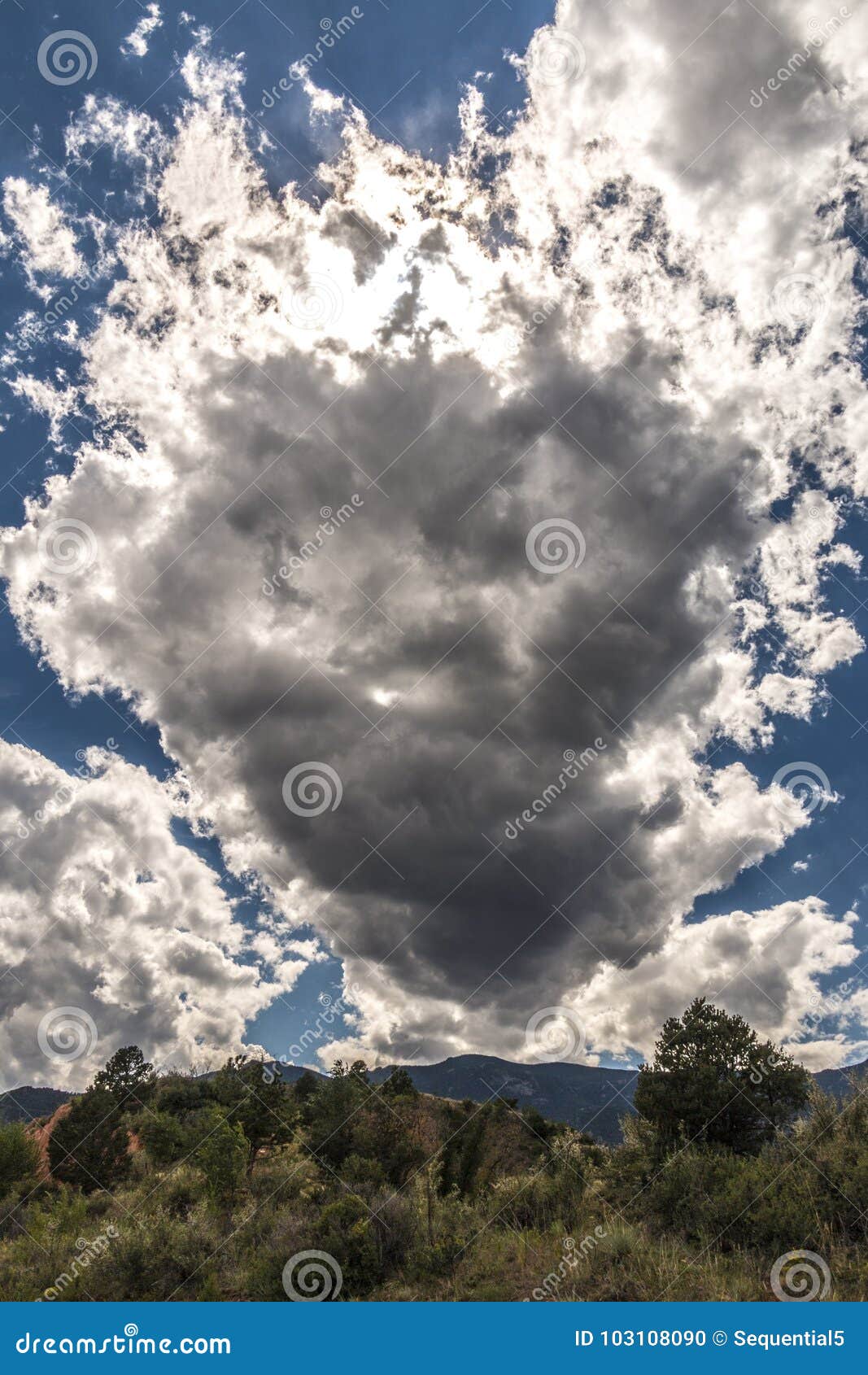 Looming Cloud stock photo. Image of nature, geology - 103108090