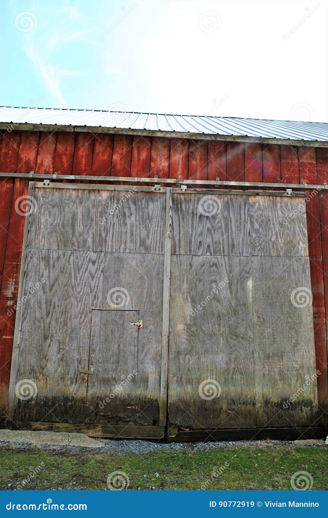 Large barn doors stock image. Image of home, paint, farmhouse - 90772919