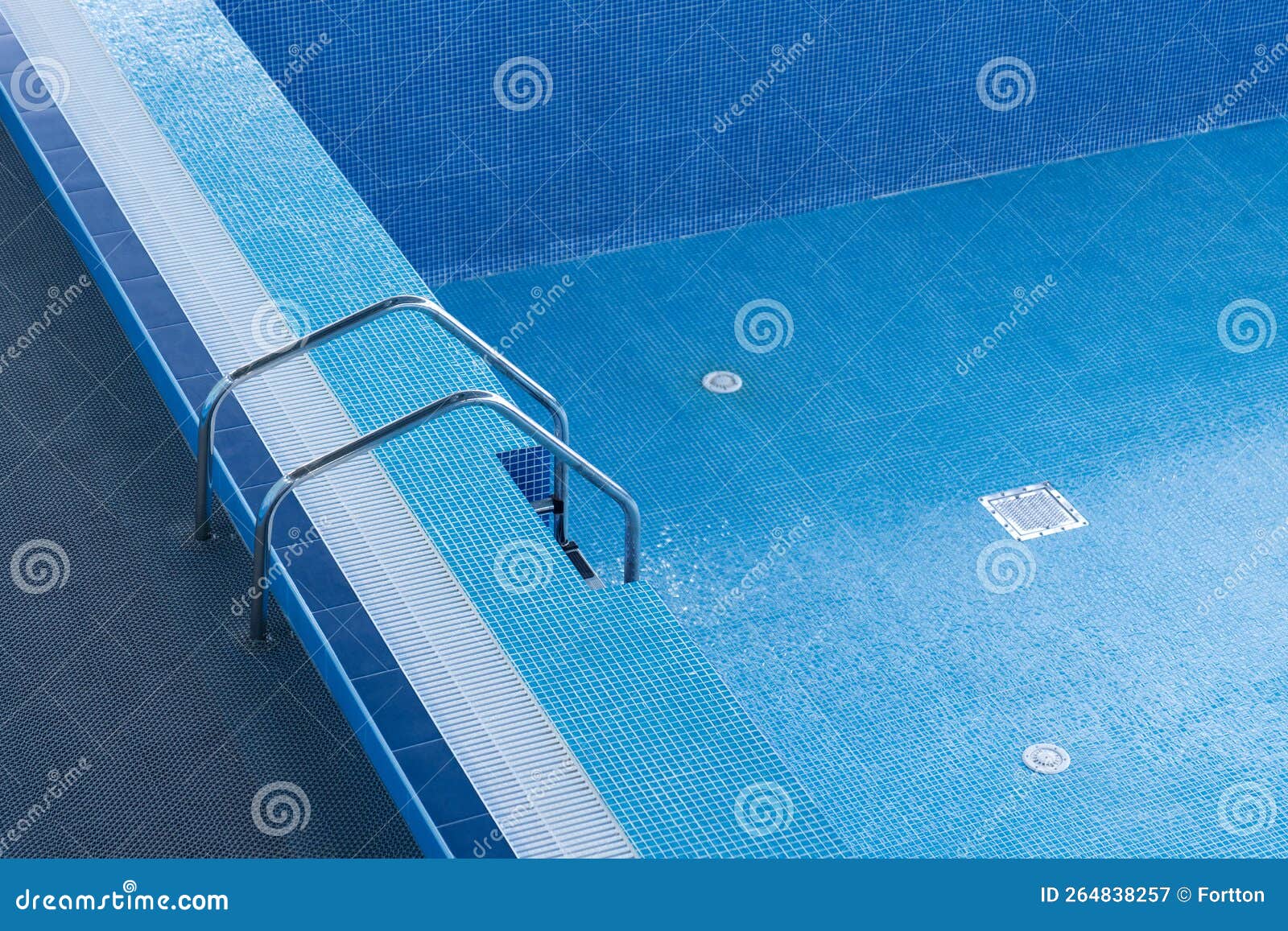 Large Blue Pool without Water. Empty Pool Stock Image - Image of repair ...