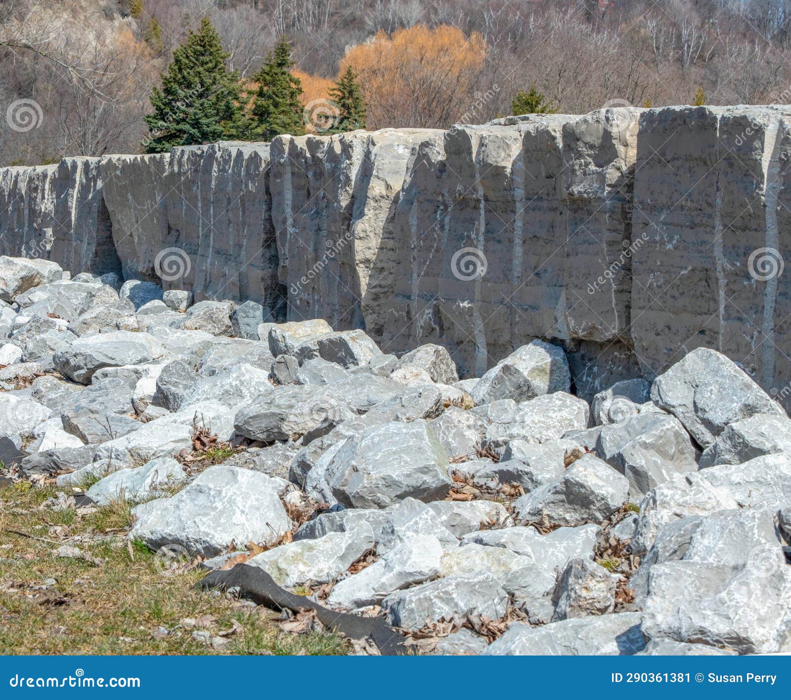Large Boulder Wall at the Bluffs Toronto Stock Image - Image of ...