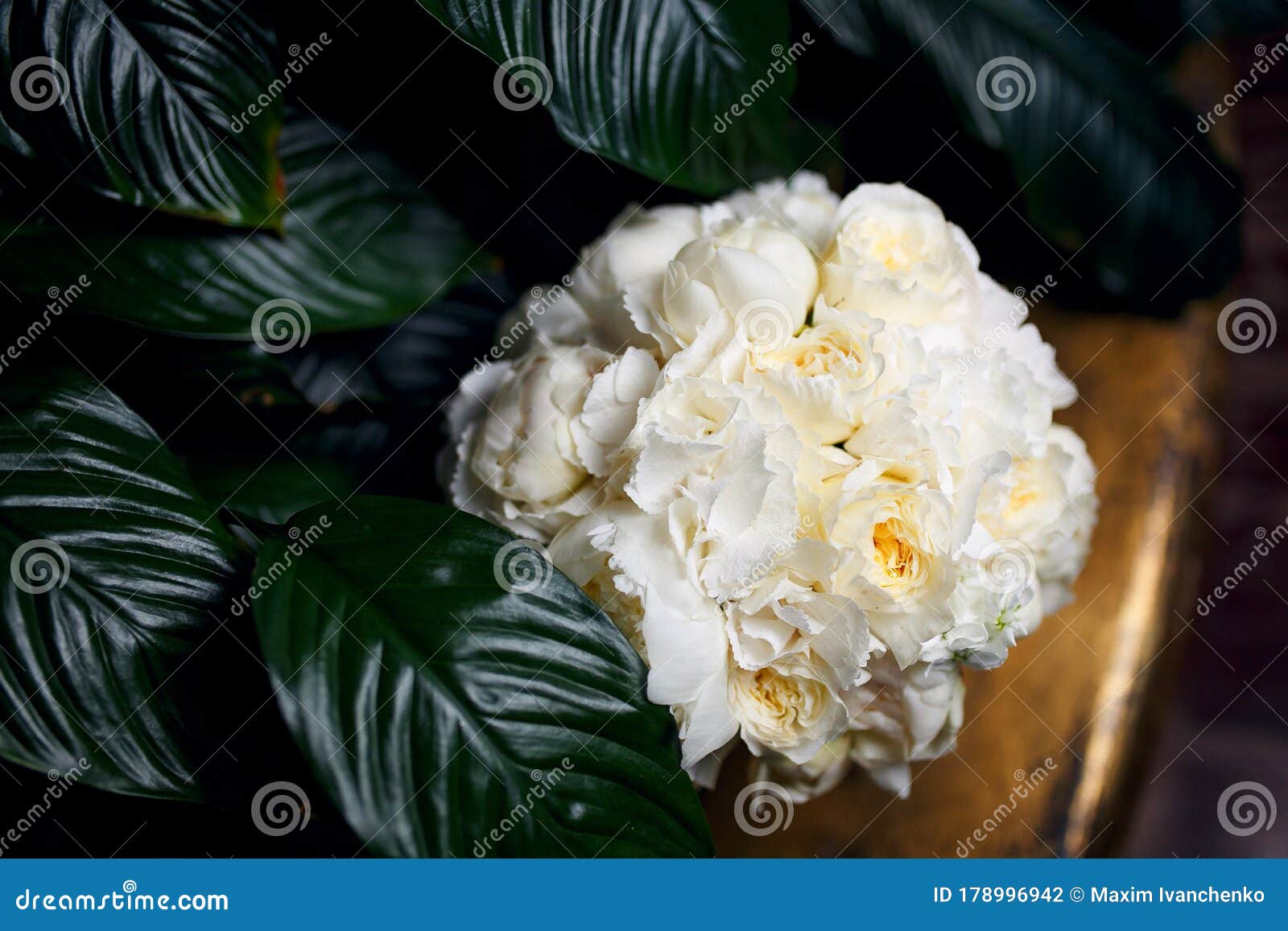A Large Bouquet of White Roses, Texture Stock Photo - Image of petal ...