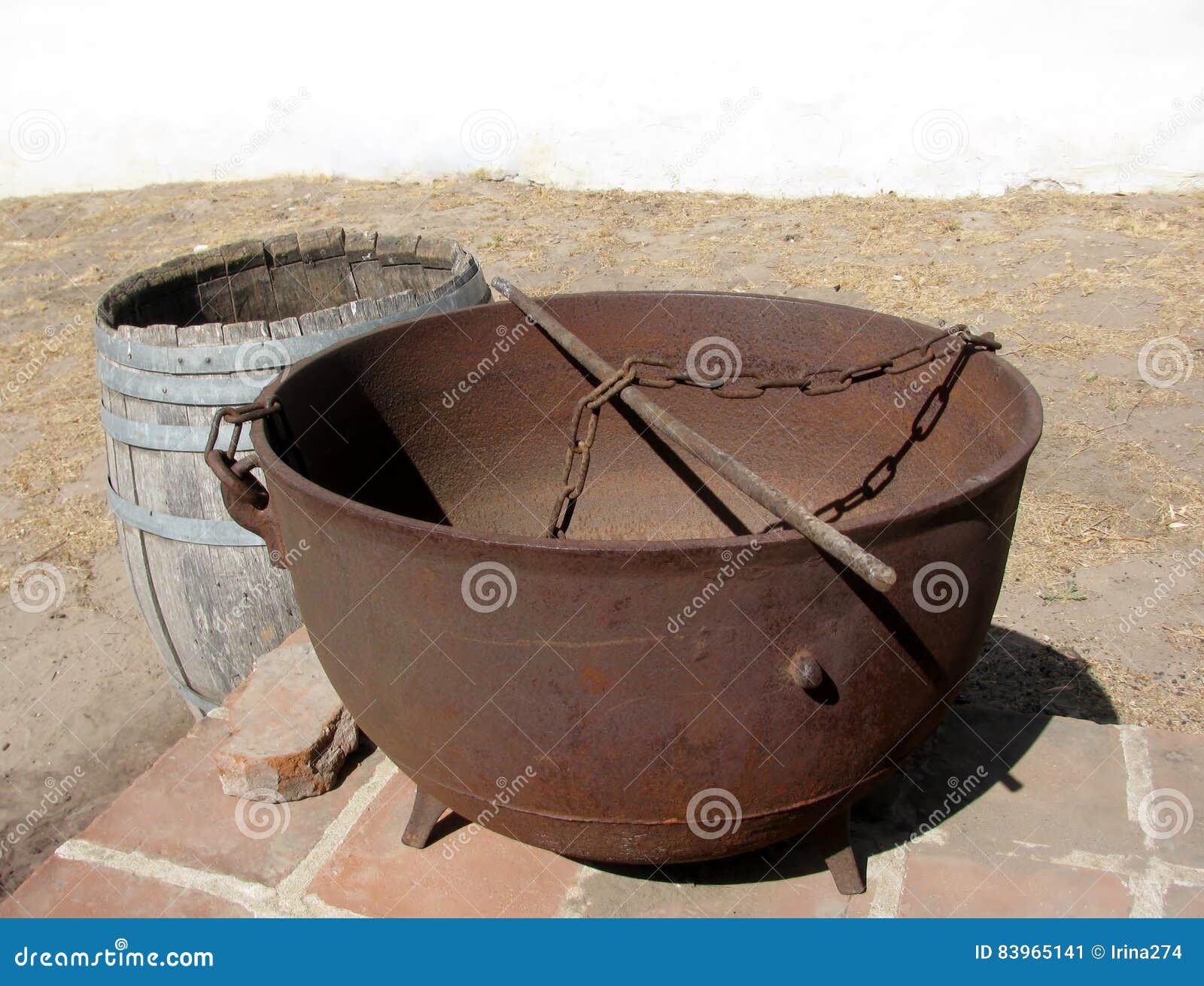 Large Cast Iron Open Cauldron Stock Image - Image of empty, metal: 83965141