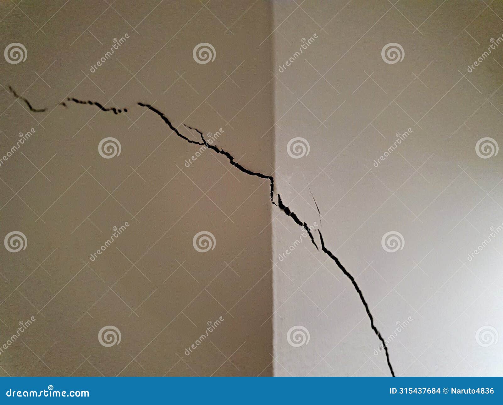 Large Crack on Corner of Painted Wall Stock Photo - Image of large ...