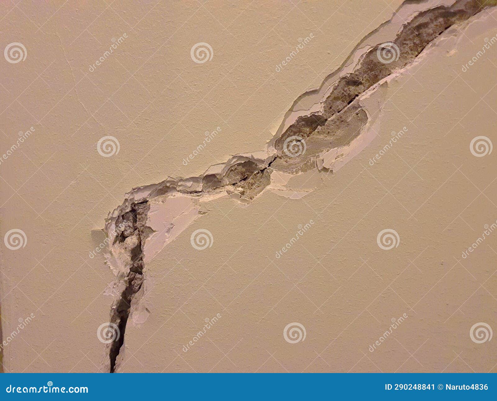 Large Crack on a Painted Plaster Wall Stock Image - Image of outline ...