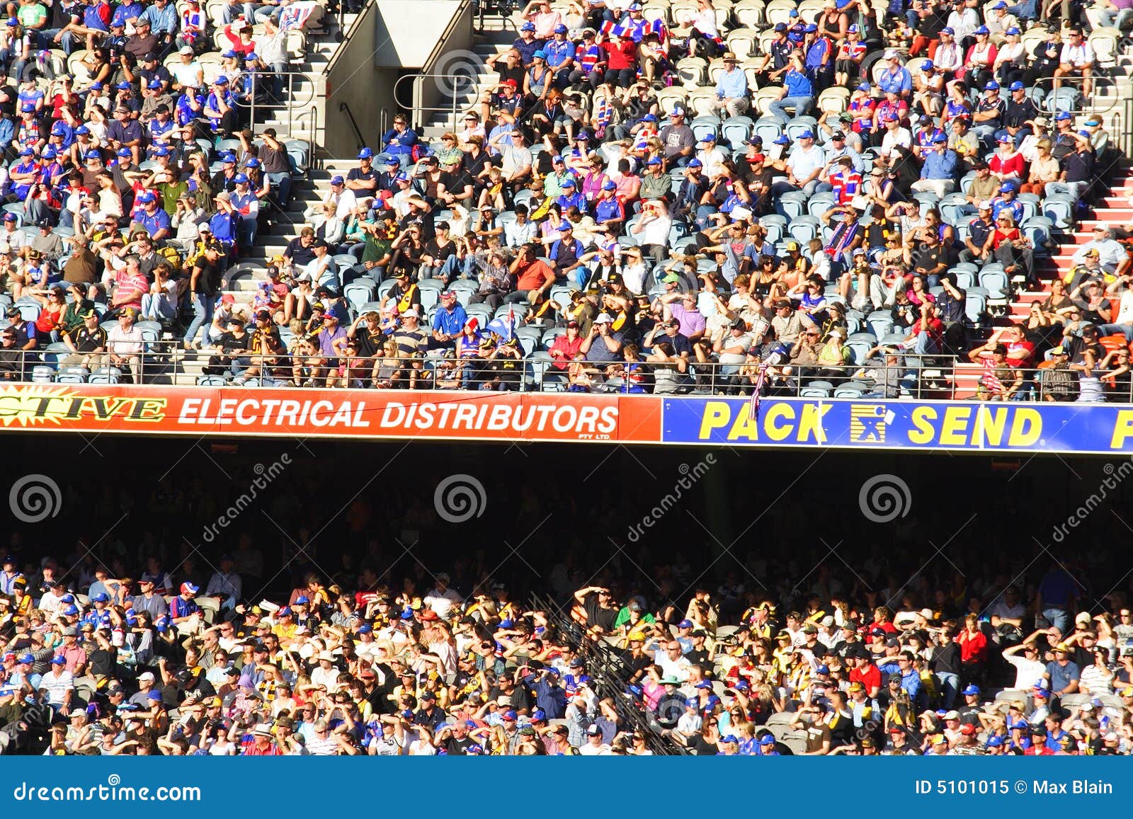 Large crowd editorial image. Image of spectators, recreation - 5101015
