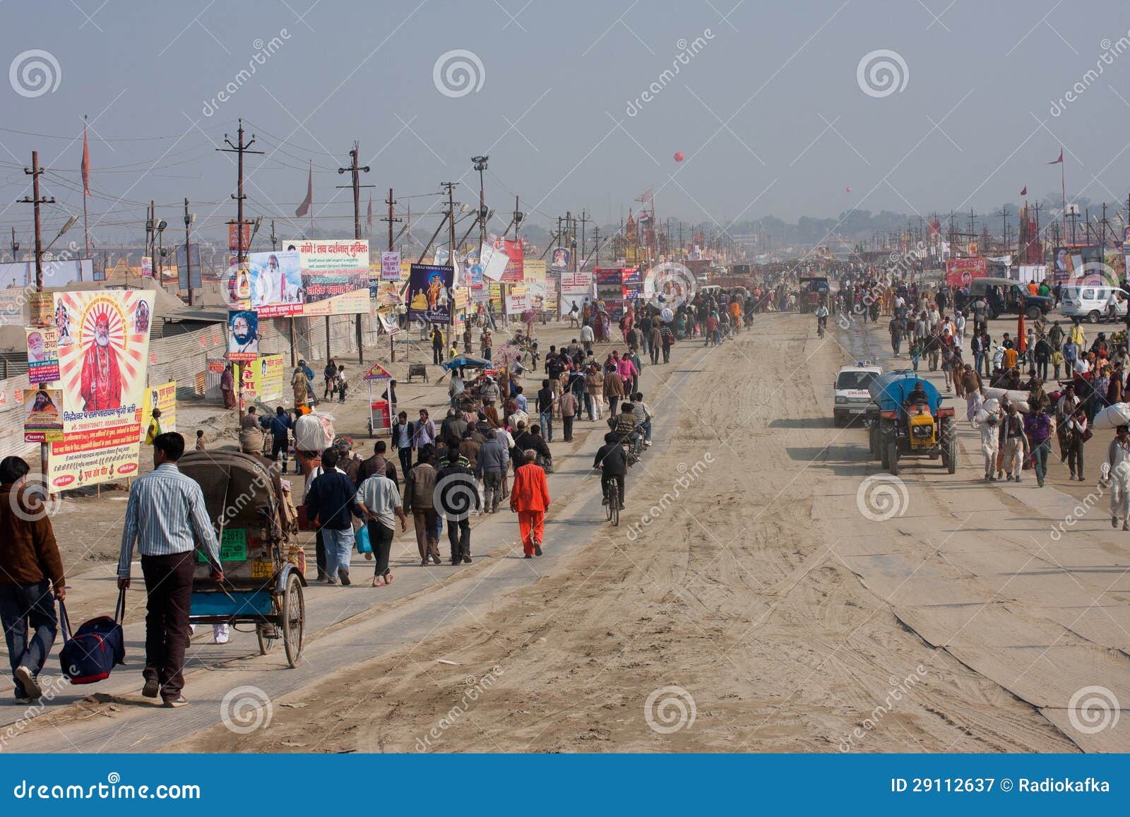 Large crowd of people rush editorial photography. Image of bags - 29112637