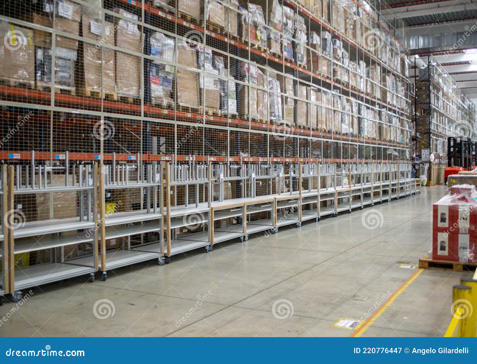 Large Deposit in Logistic Industry Stock Image - Image of corridor ...