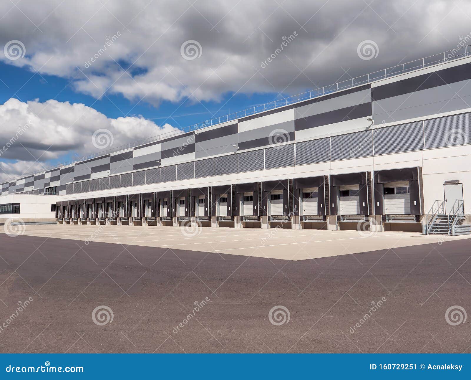 Large Distribution Warehouse Stock Image - Image of transportation ...