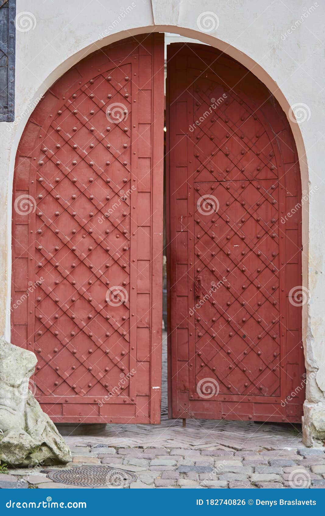 Large Double Ancient Red Open Door Gate Arch Stock Photo - Image of ...