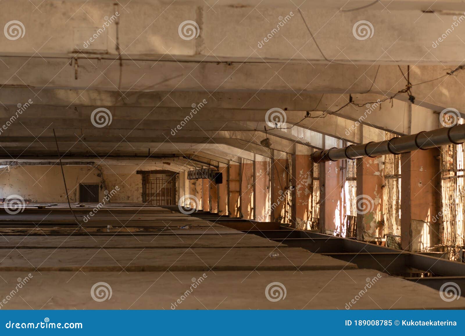 Large Empty Room. Concrete Building Stock Image - Image of floor ...