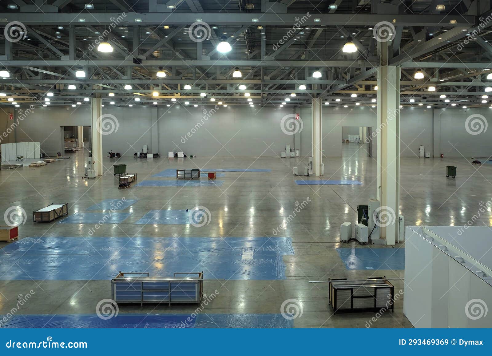 Large Empty Warehouse Inside in Industrial Building with a High Ceiling ...