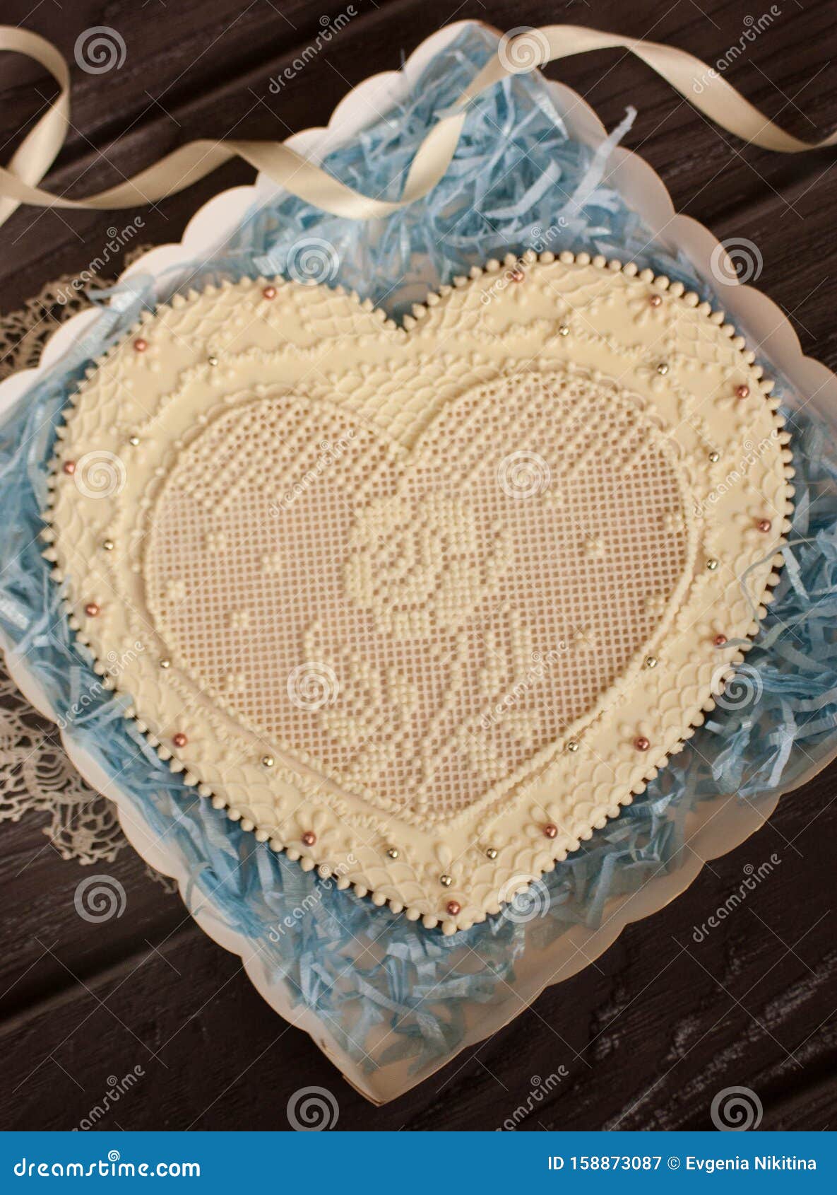 Large Gingerbread Heart Decorated with Icing Pattern Stock Image ...