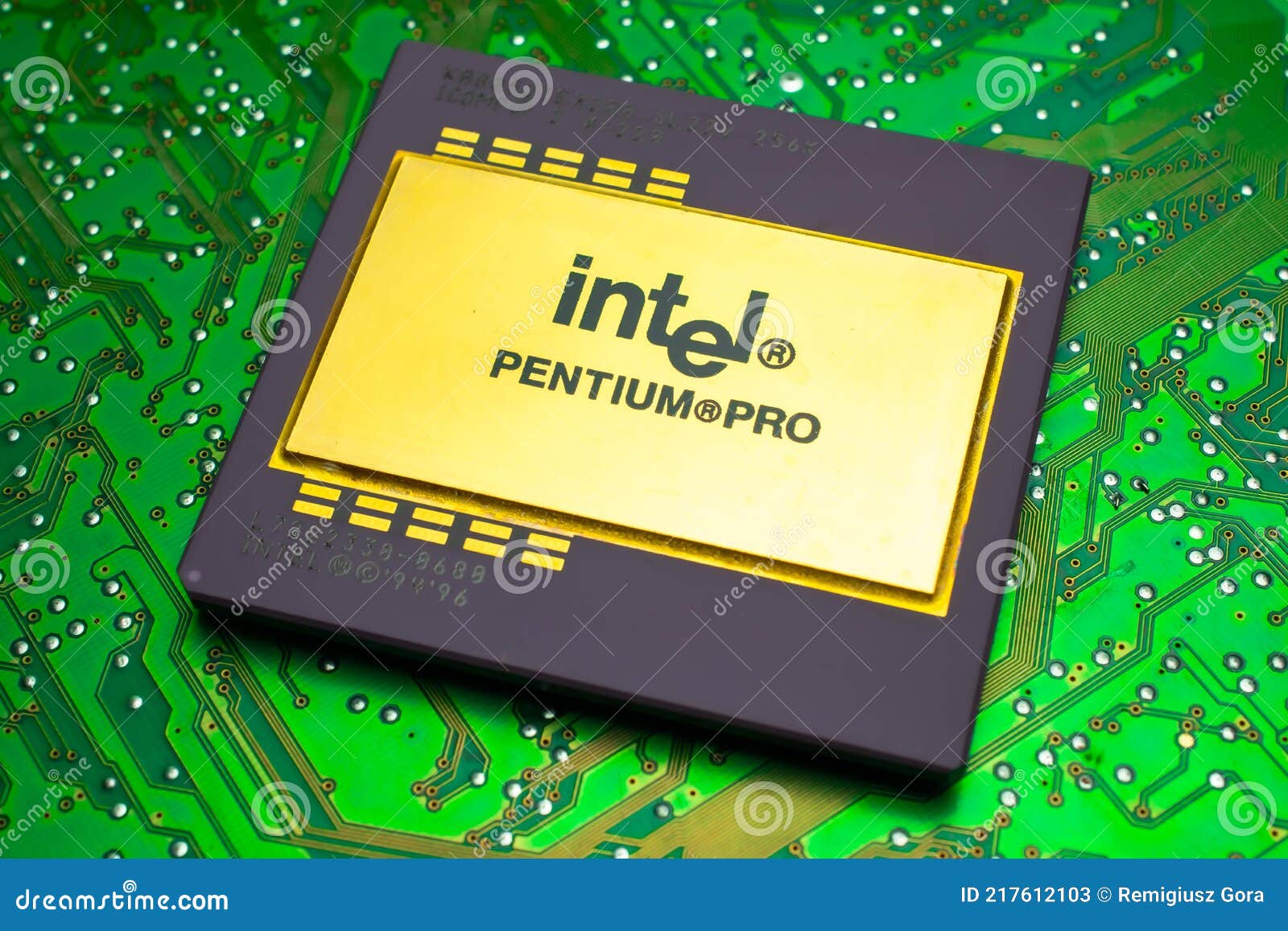 Large, Gold-plated Ceramic Processor. Intel Pentium Pro on Green PCB ... Large, Gold-plated Ceramic Processor. Intel Pentium Pro on Green PCB ...