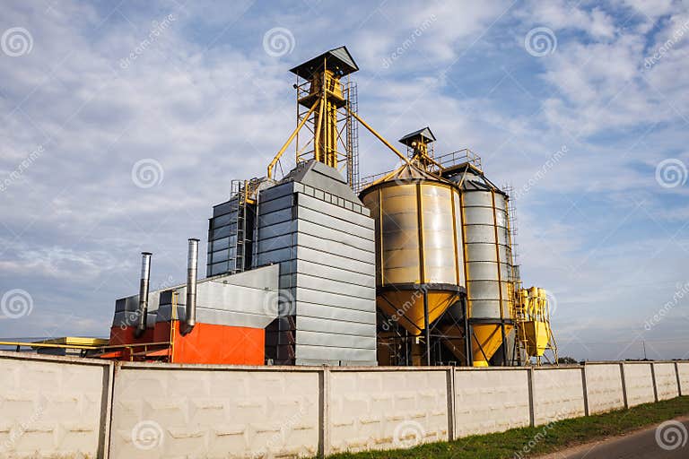 Large Grain Elevator with Multiple Cylindrical Metal Silos, Structural ...