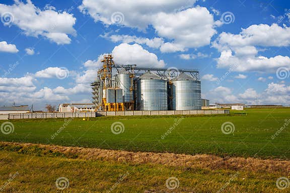 Large Grain Elevator with Multiple Cylindrical Metal Silos, Structural ...