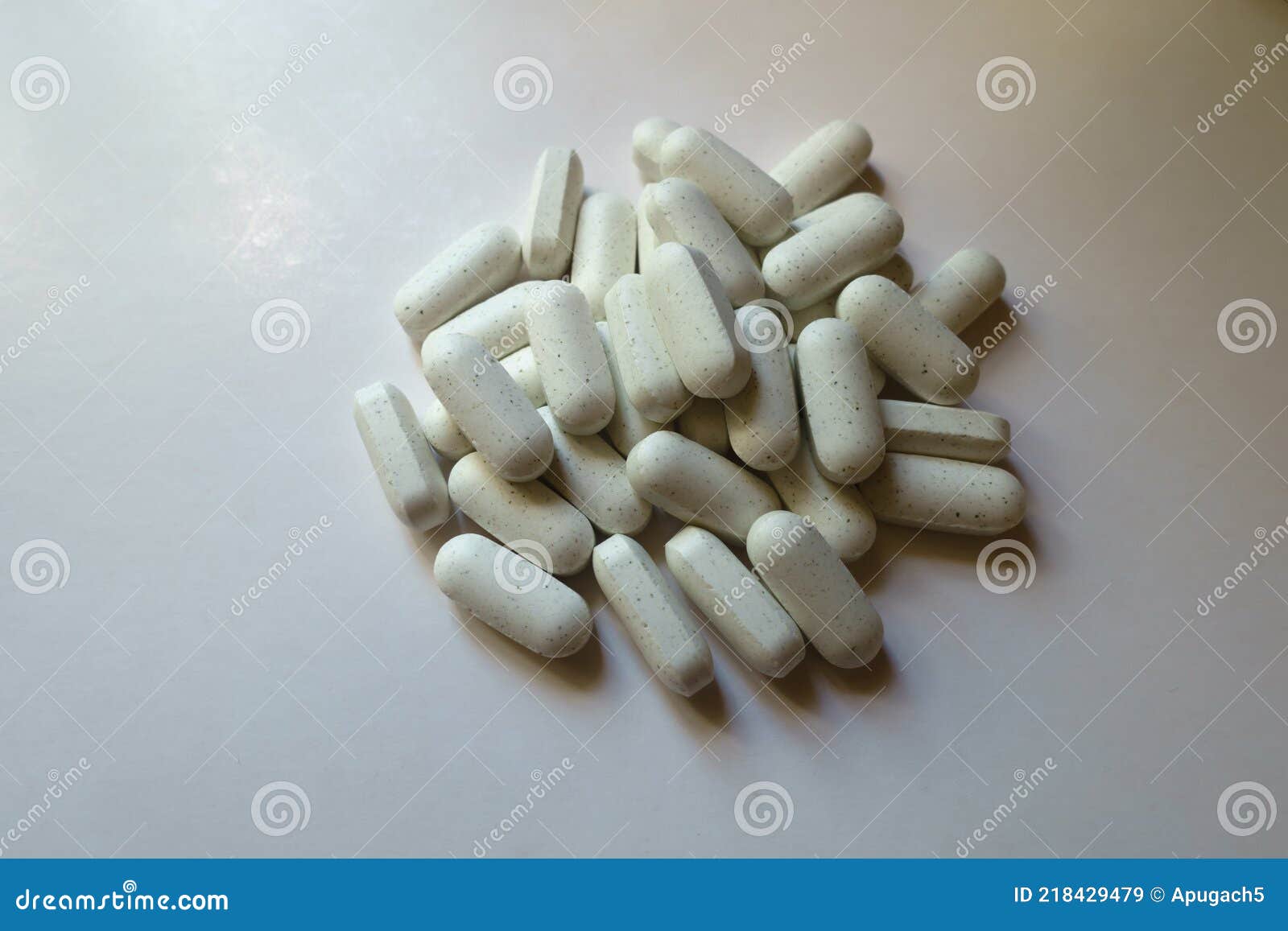 White Caplets Of Kelp Dietary Supplement 3 Items Royalty-Free Stock ...