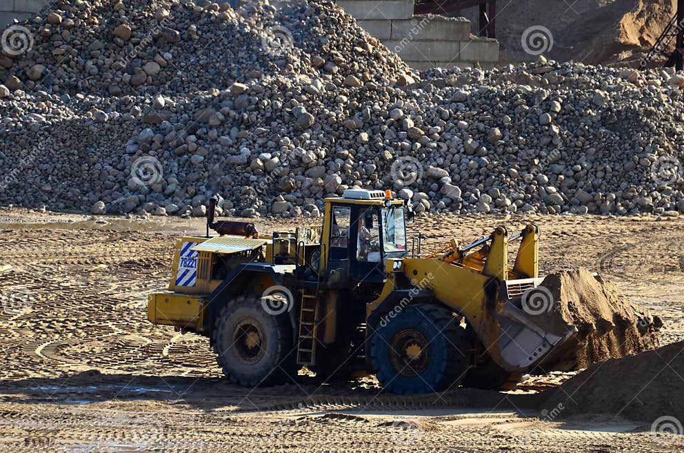 Large Heavy Front-end Loader or All-wheel Bulldozer for Mechanization ...