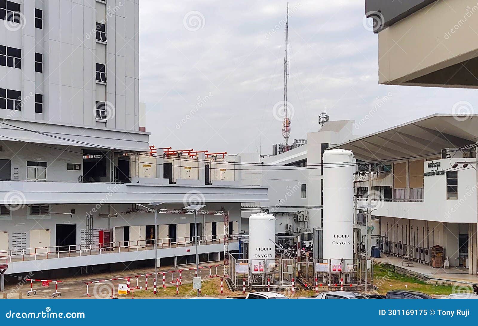 Large Oxygen Tank Outside the Building Editorial Image - Image of ...
