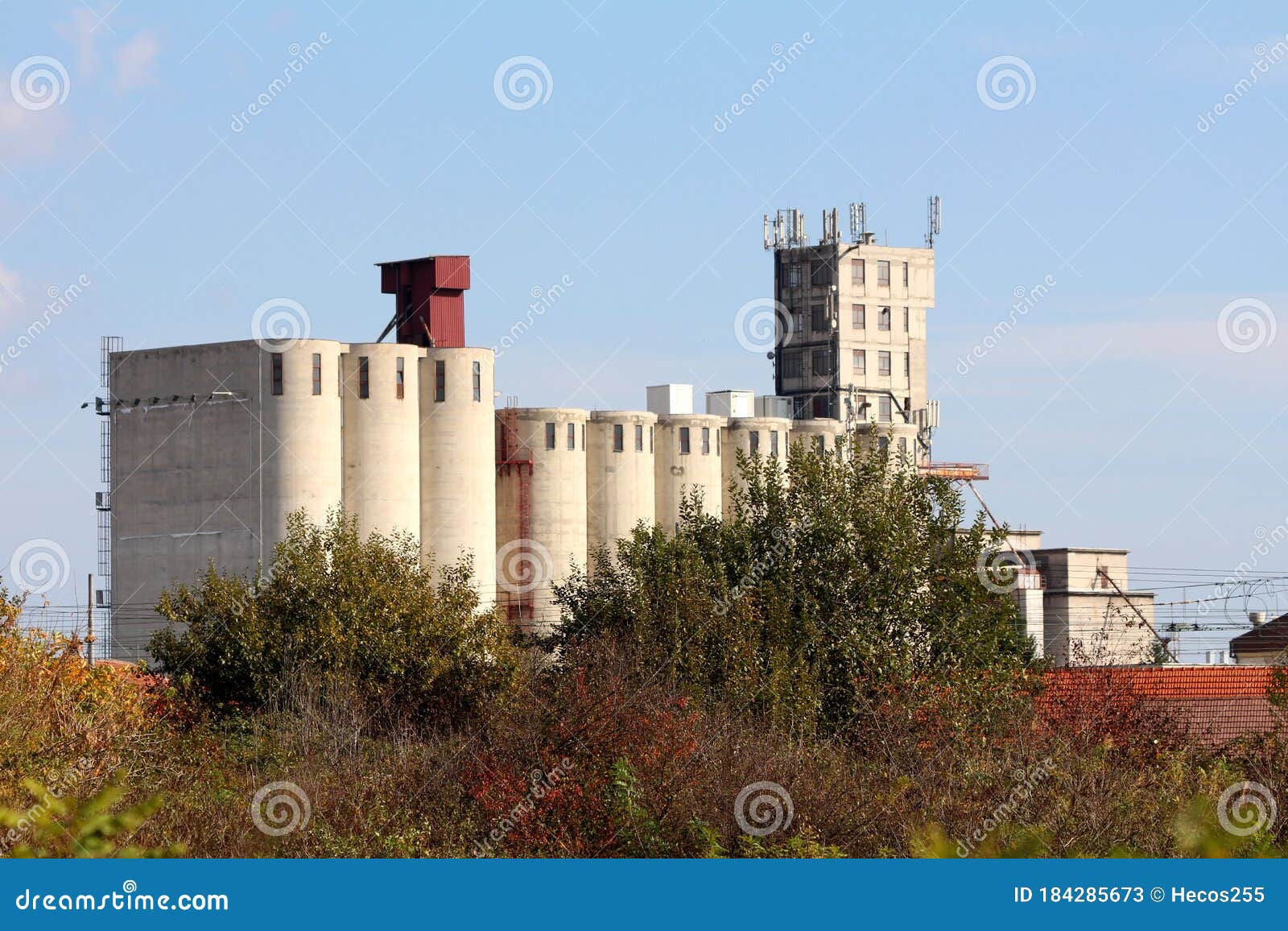 Large Industrial Complex Concrete Storage Silos with Multiple Cell ...