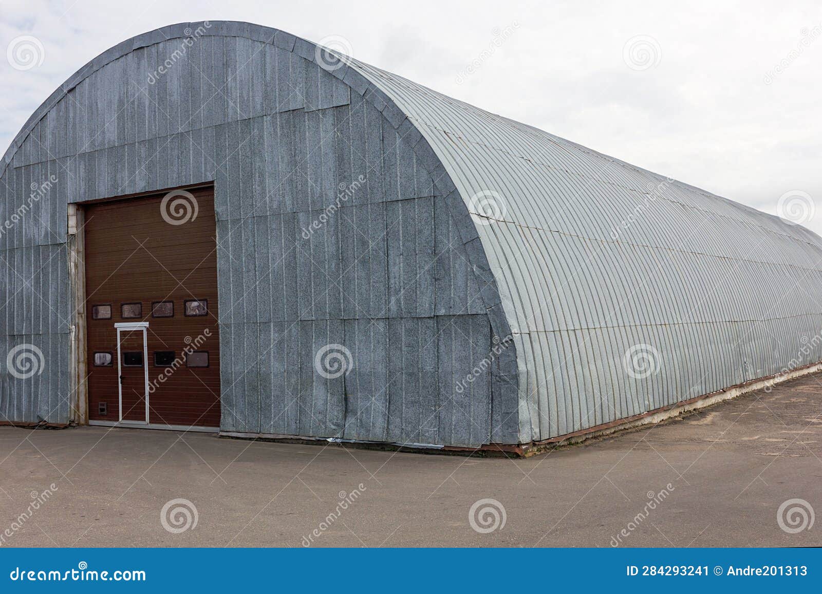 Large Iron Semicircular Hangar. Modular Semi-circular Warehouse Stock ...
