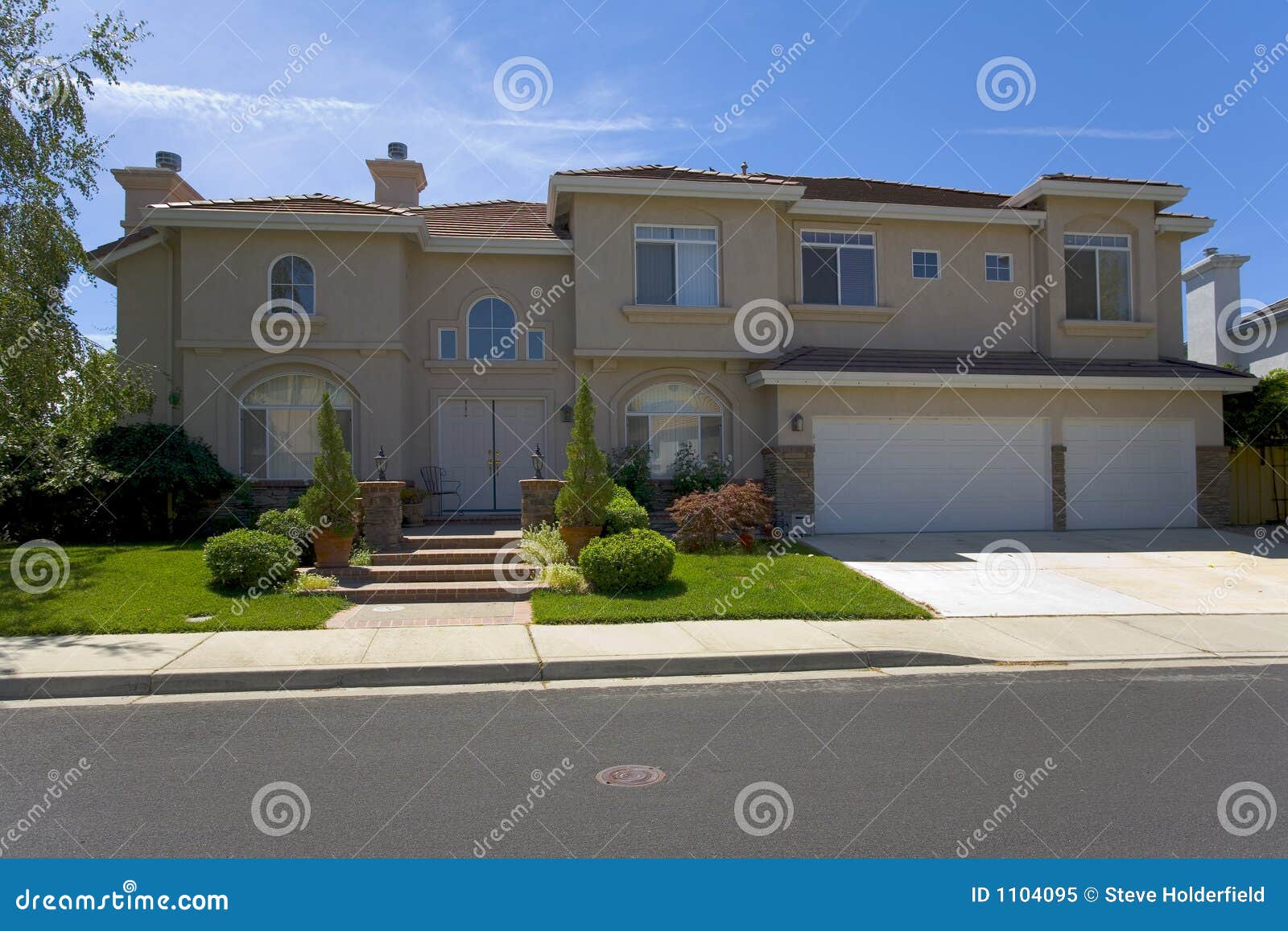 Large Luxurious Contemporary Stucco Home Stock Image - Image of ...