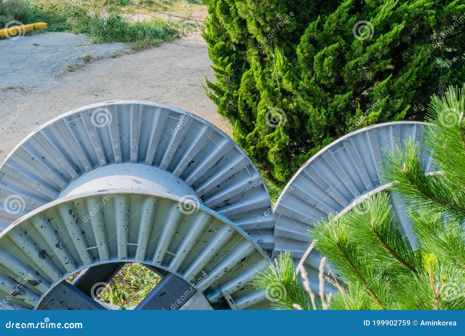 Large Metal Industrial Spools Stock Image - Image of coil, cable: 199902759