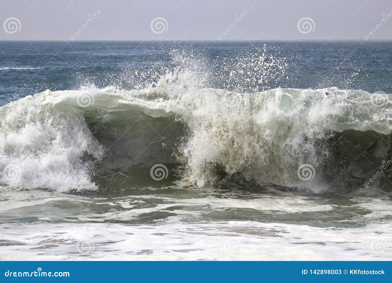 Large Powerful Wave Curling in the Ocean Stock Image - Image of wave ...