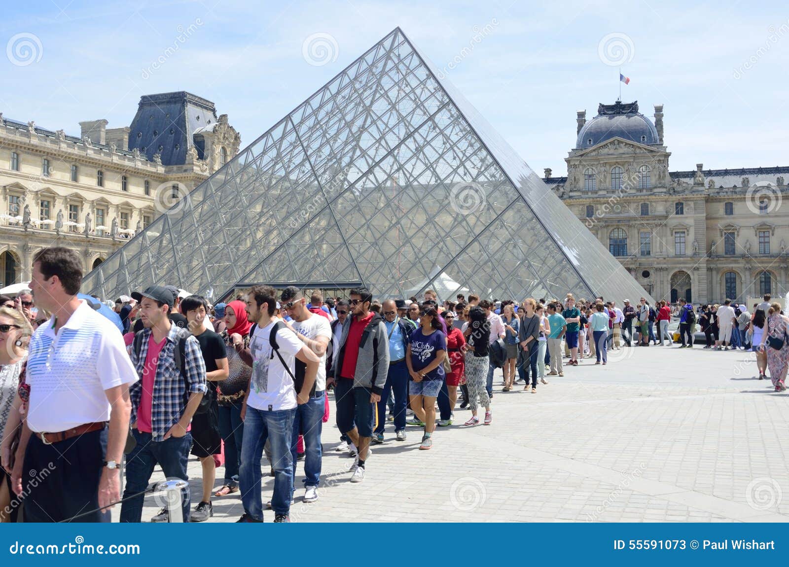 Large Queue Outside Louvre Paris Editorial Stock Photo - Image of ...