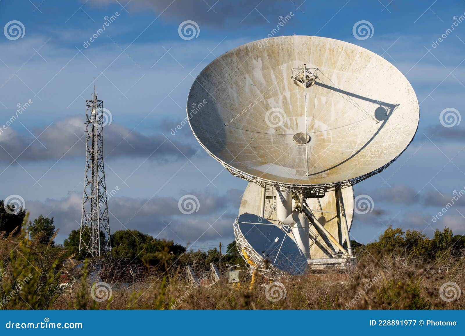 Large Satellite Parabolic Antenna Stock Image - Image of earth, media ...